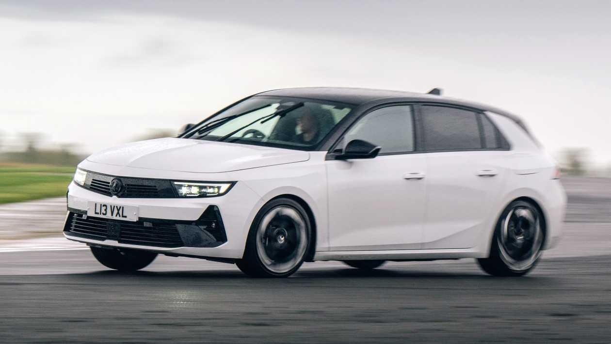 Vauxhall Astra GSe 2025 review – a hybrid you'd live with rather than ...