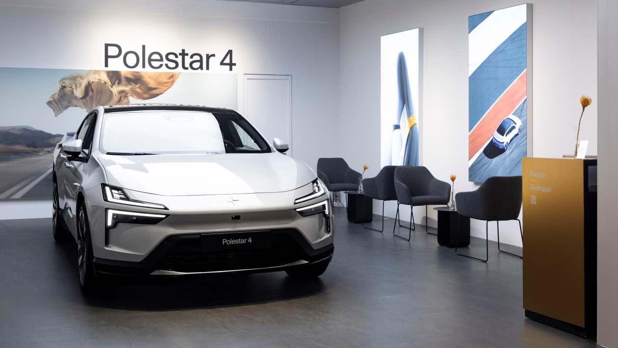 Polestar backs the traditional car dealer network, rejecting agency ...