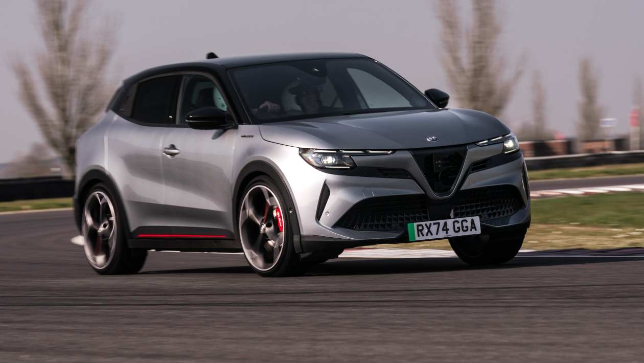Alfa Romeo Junior Veloce 2025 review – an electric crossover with hot ...