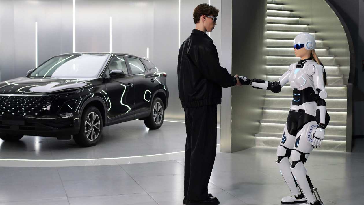 i, Showroom: new sales robot ushers in the future for Omoda and Jaecoo ...