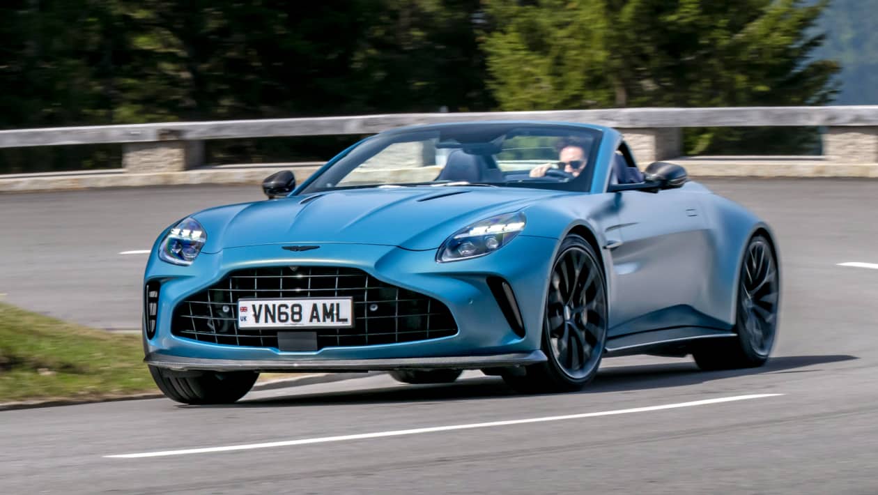 Aston Martin Vantage Roadster 2025 review – the Ferrari Roma Spider's ...