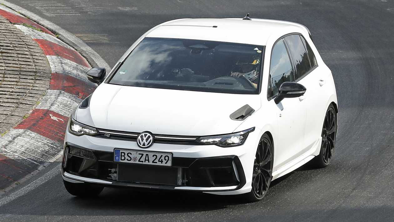 Hotter Volkswagen Golf R testing at the Nürburgring – more power and ...