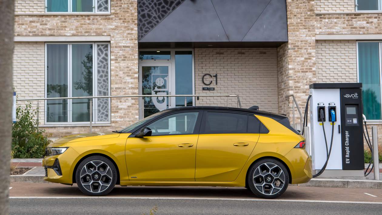 Vauxhall Astra PHEV gets huge £3k price cut and a bigger battery for ...