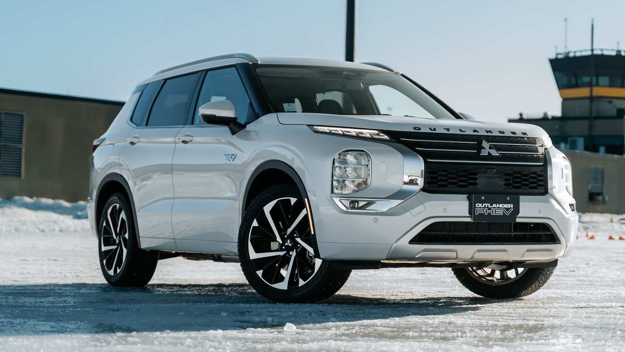 New Mitsubishi Outlander PHEV gets seven seats and a hefty £47k ...
