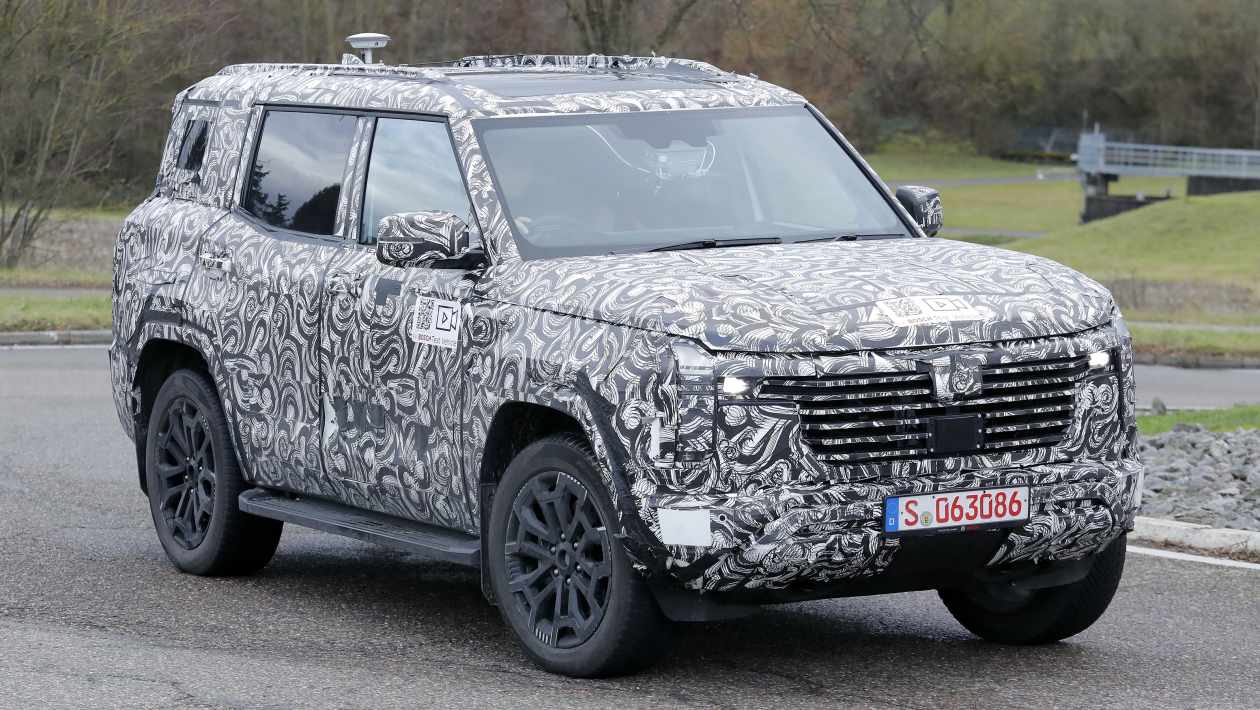 New Mitsubishi Shogun is suiting-up for battle against Toyota Land ...