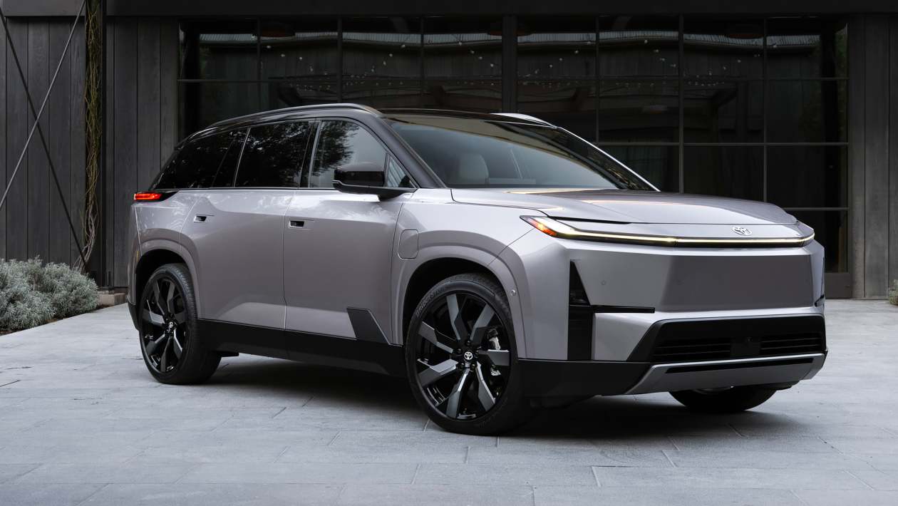 New Toyota Highlander EV revealed with sharp looks and up to 320 miles ...