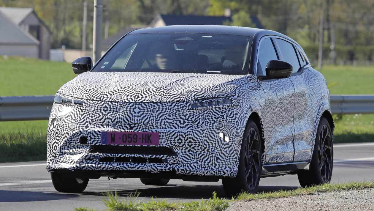 New Renault Megane E-Tech spied with major design and battery updates ...