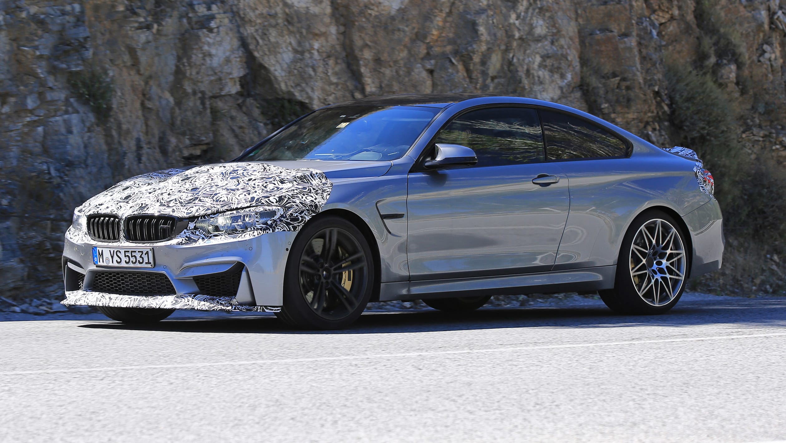 New facelifted 2017 BMW M4 revealed - pictures | Auto Express
