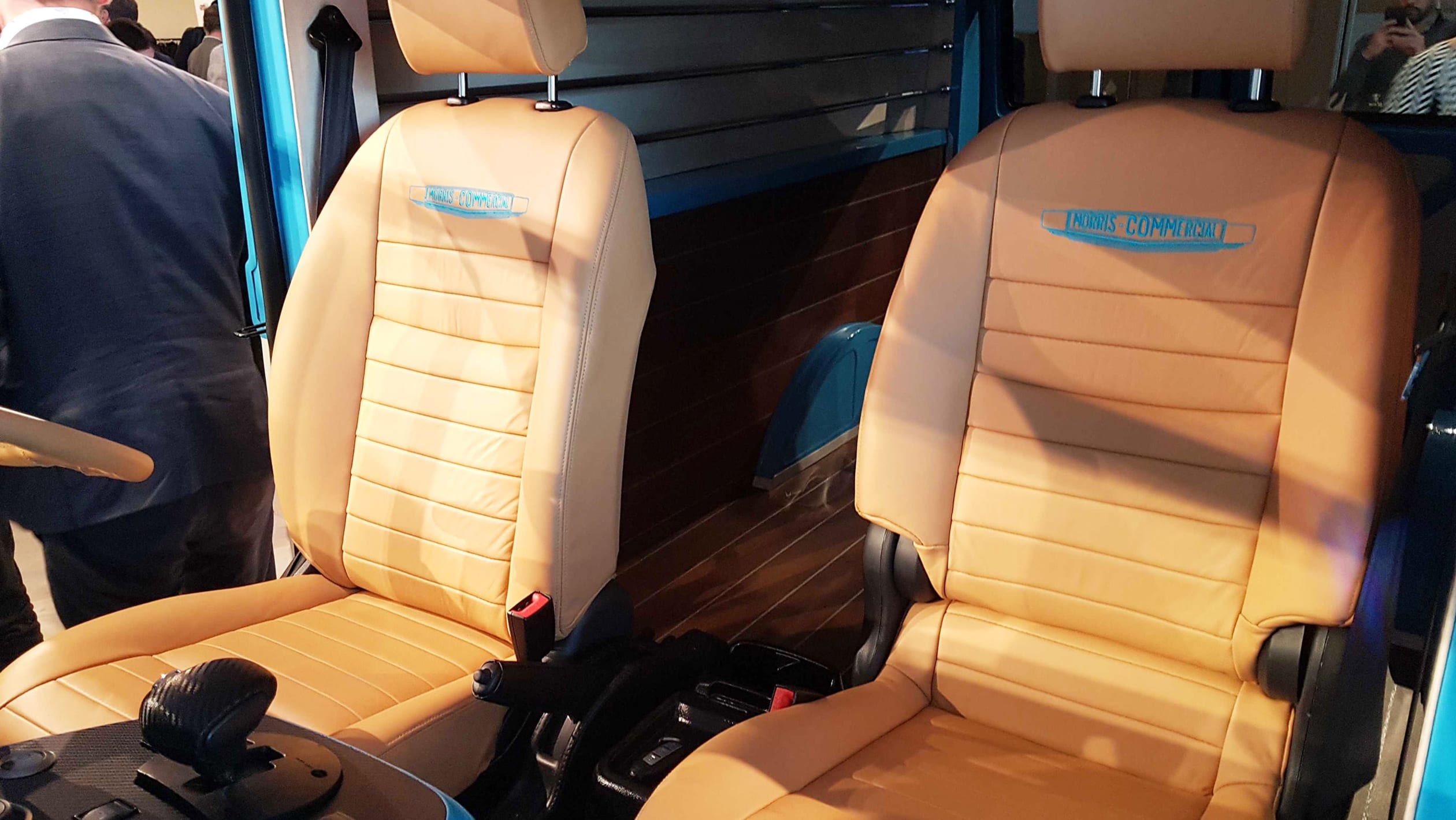 Morris Commercial returns with all-electric Morris JE van - pictures ...