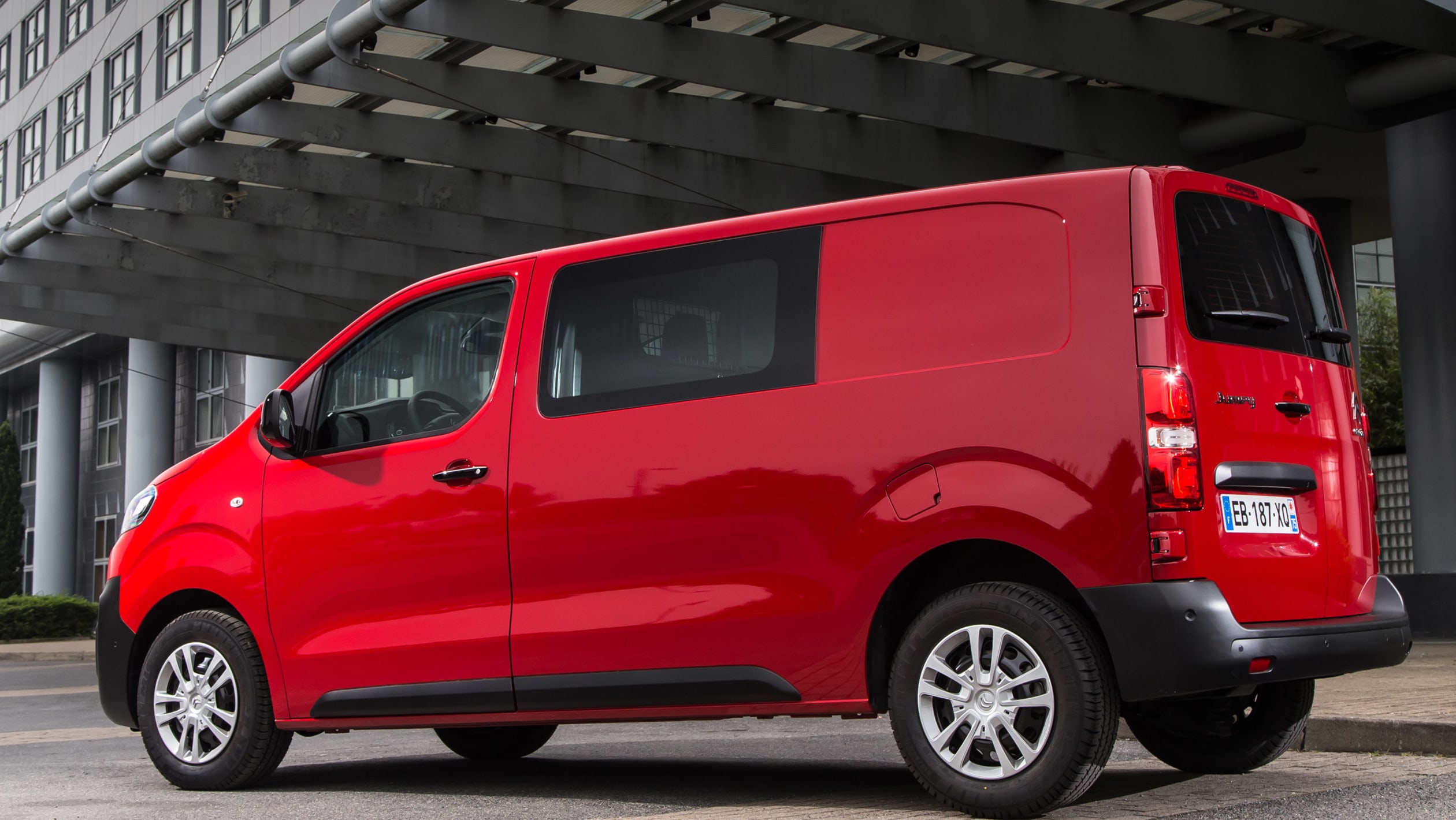 Citroen Dispatch 2016 - pictures | Auto Express