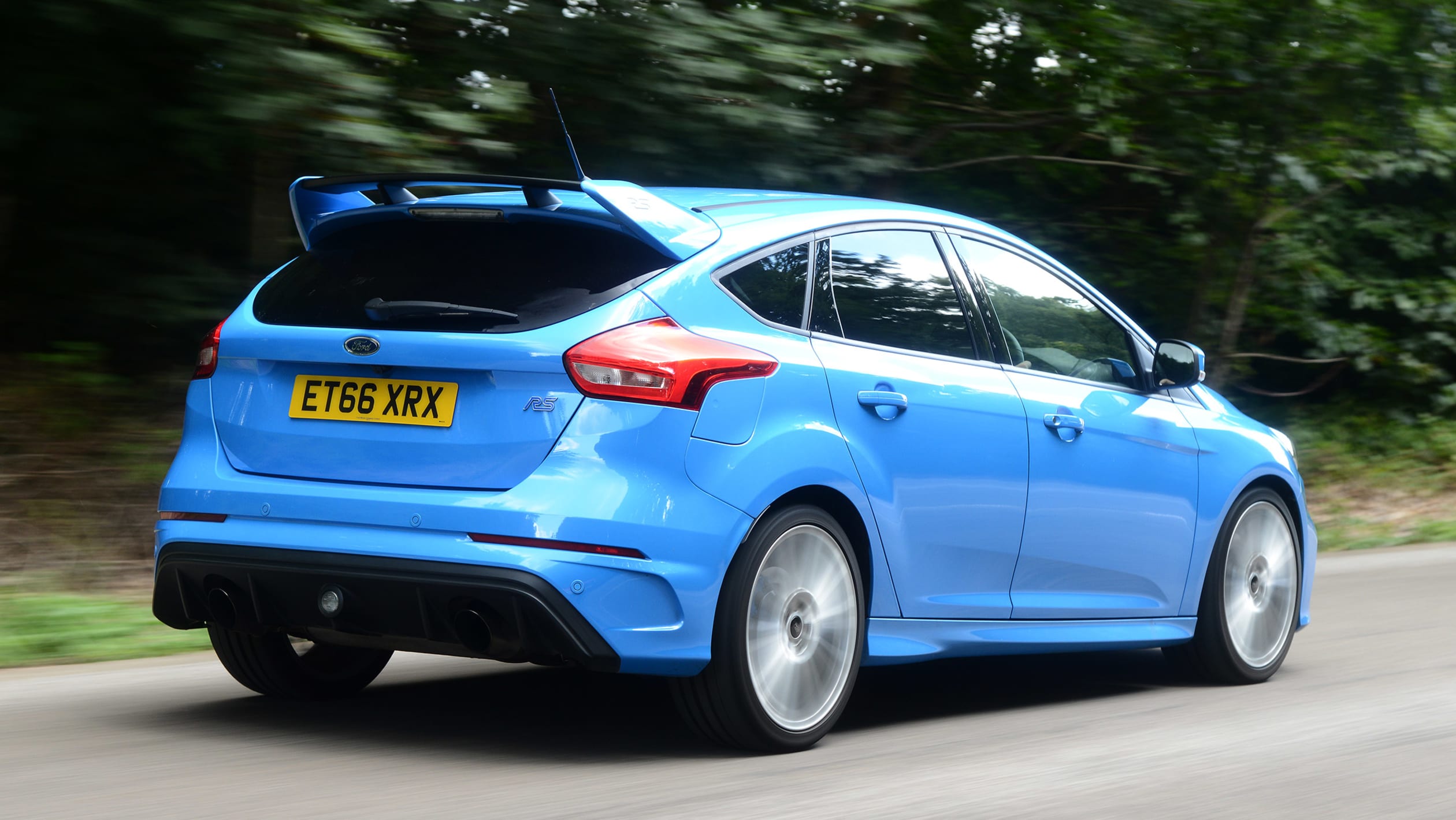 Honda Civic Type R vs Ford Focus RS - pictures | Auto Express