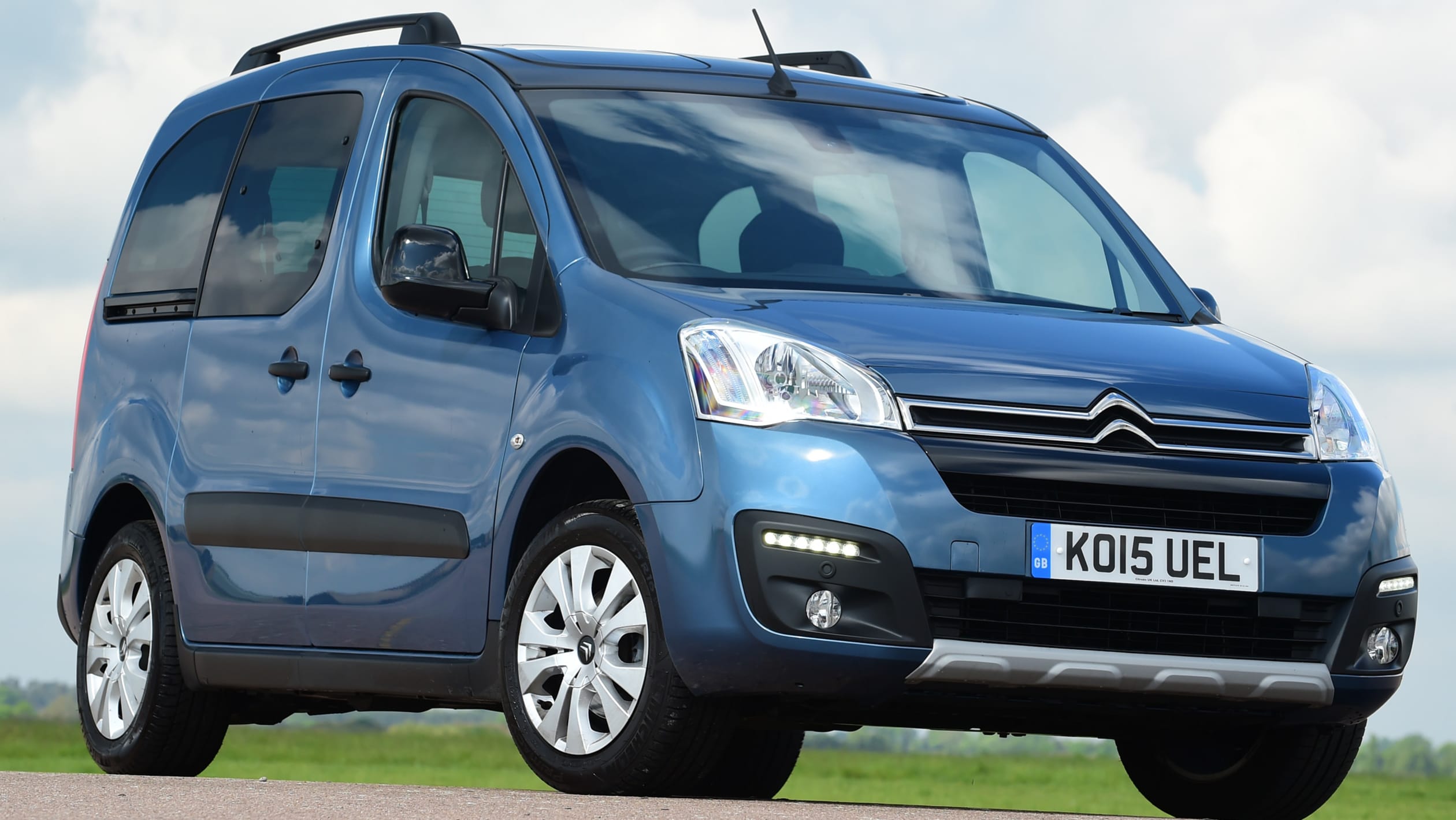 Fiat Doblo vs Citroen Berlingo vs Ford Tourneo Connect - pictures ...