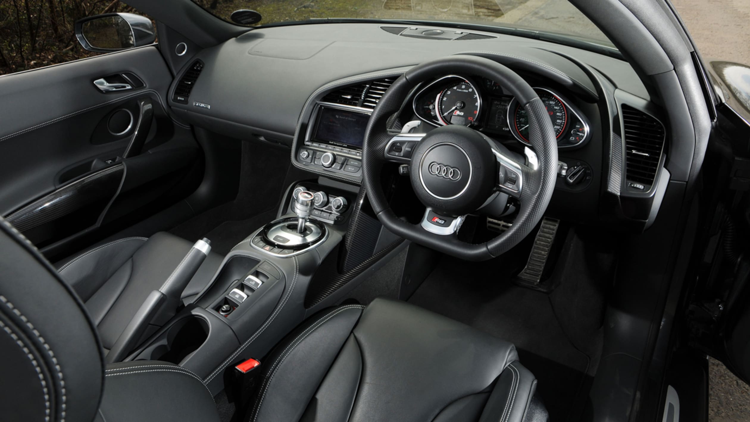 Audi R8 V10 Spyder pictures | Auto Express