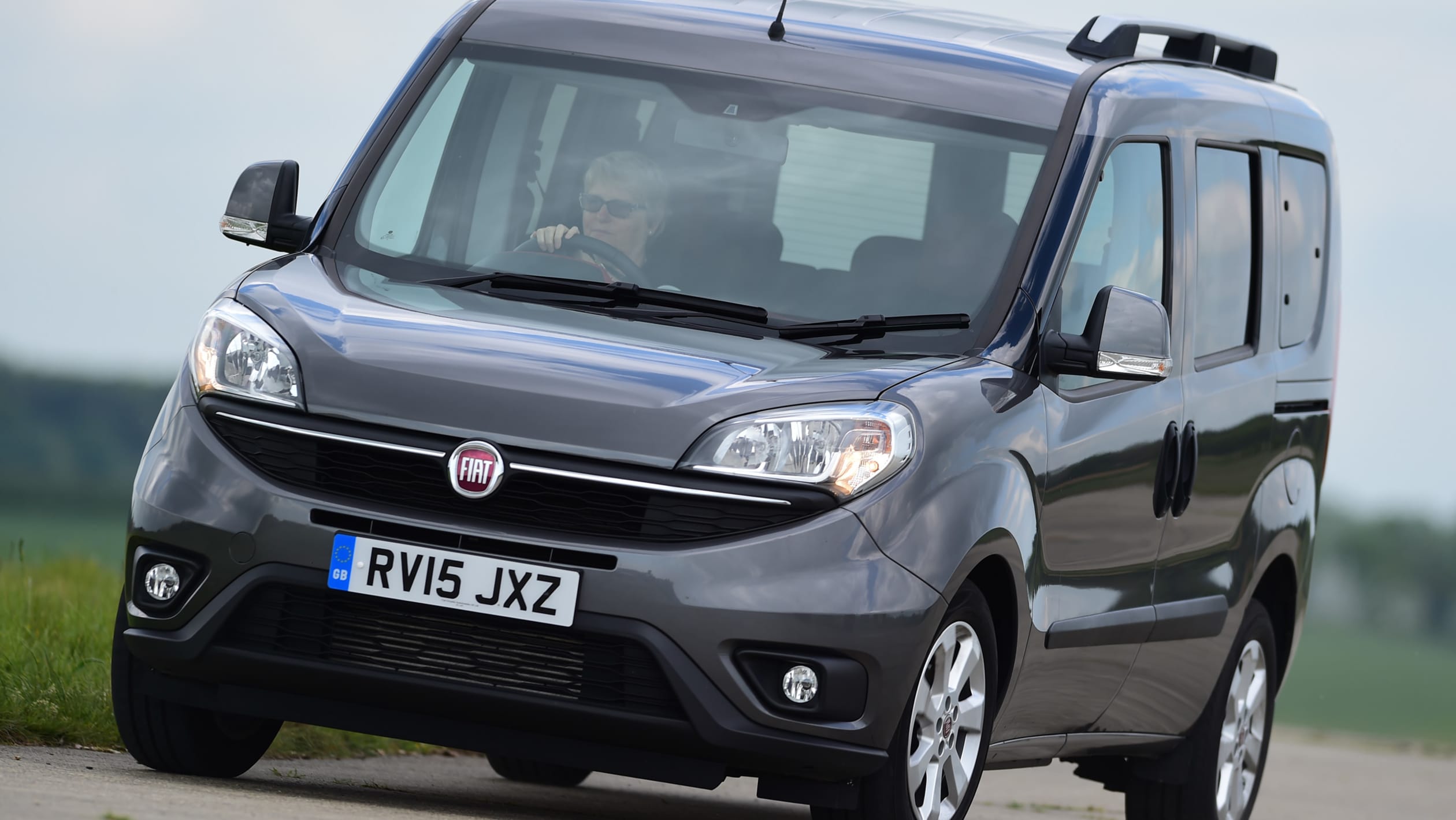 Fiat Doblo vs Citroen Berlingo vs Ford Tourneo Connect - pictures ...