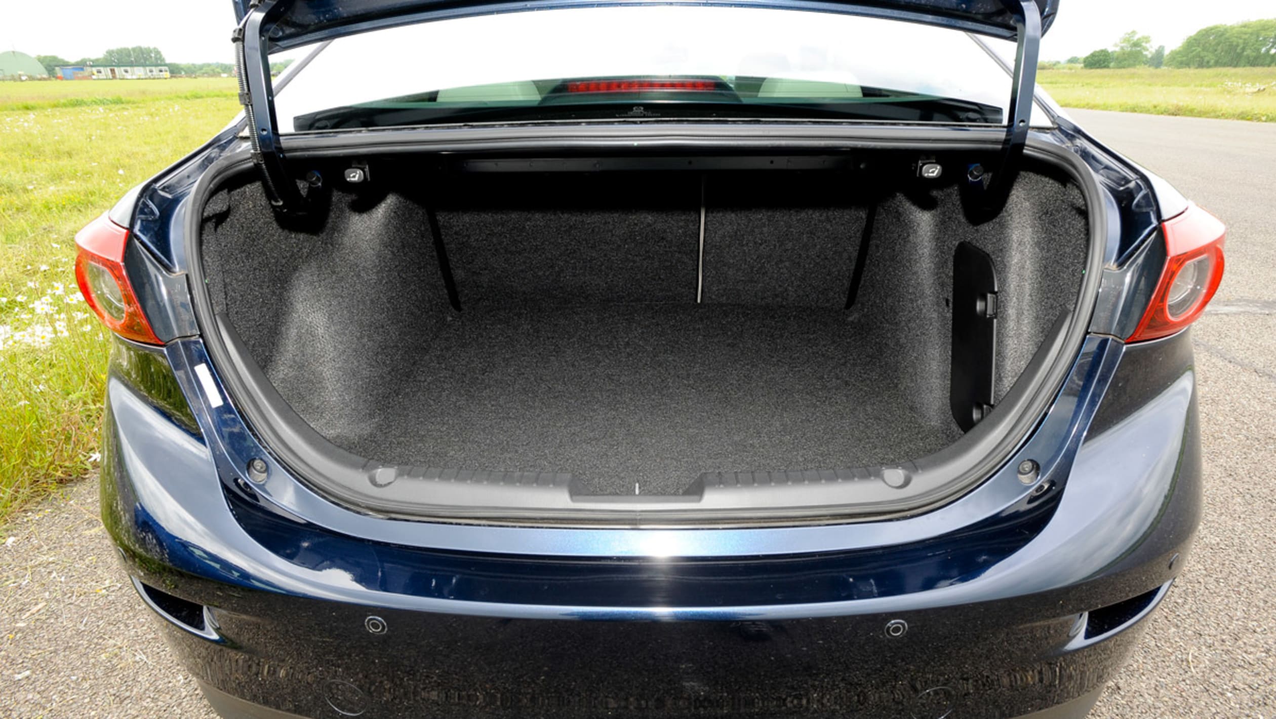 Mazda 3 Fastback 2014 - pictures | Auto Express