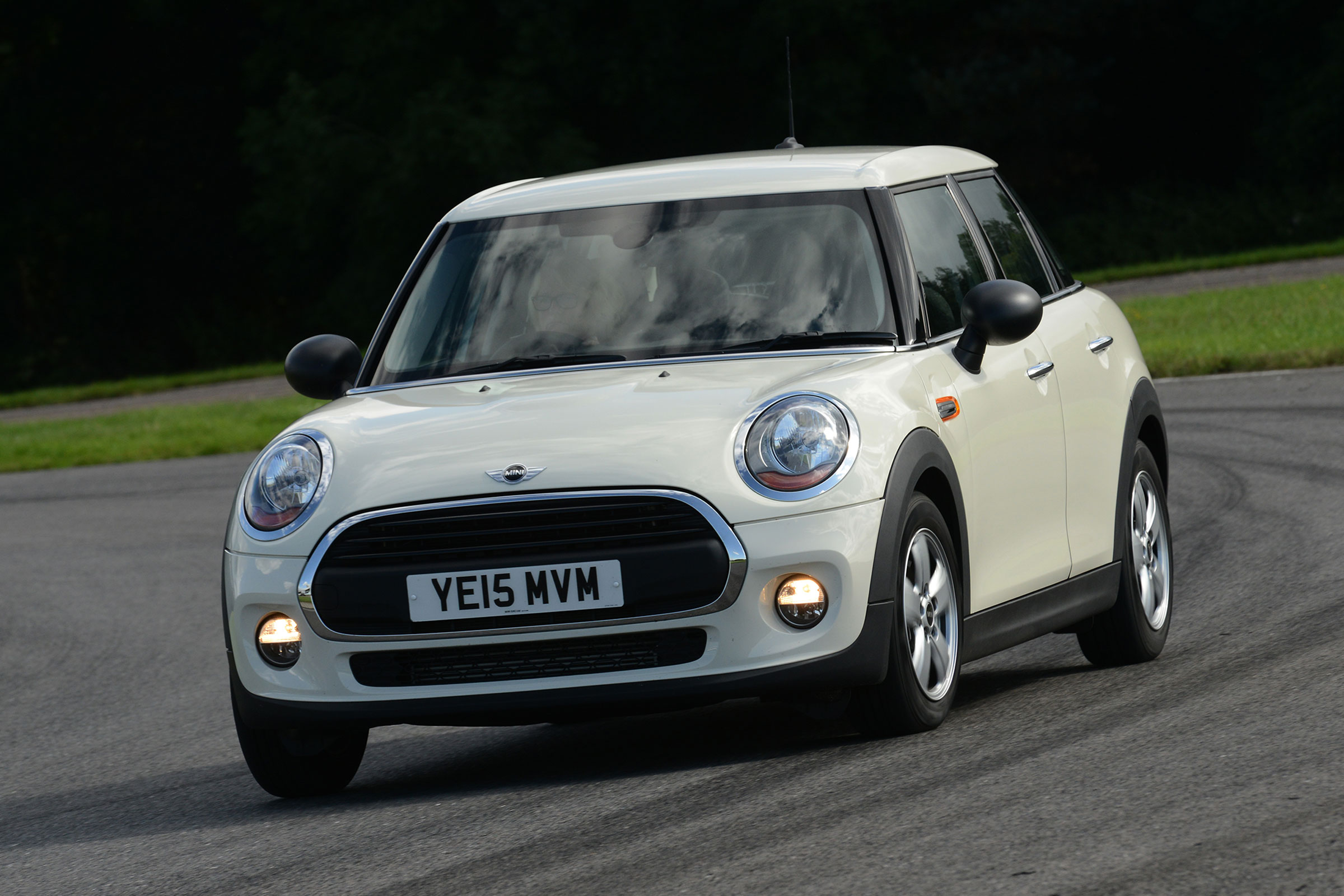 MINI One 5-door 2015 review | Auto Express