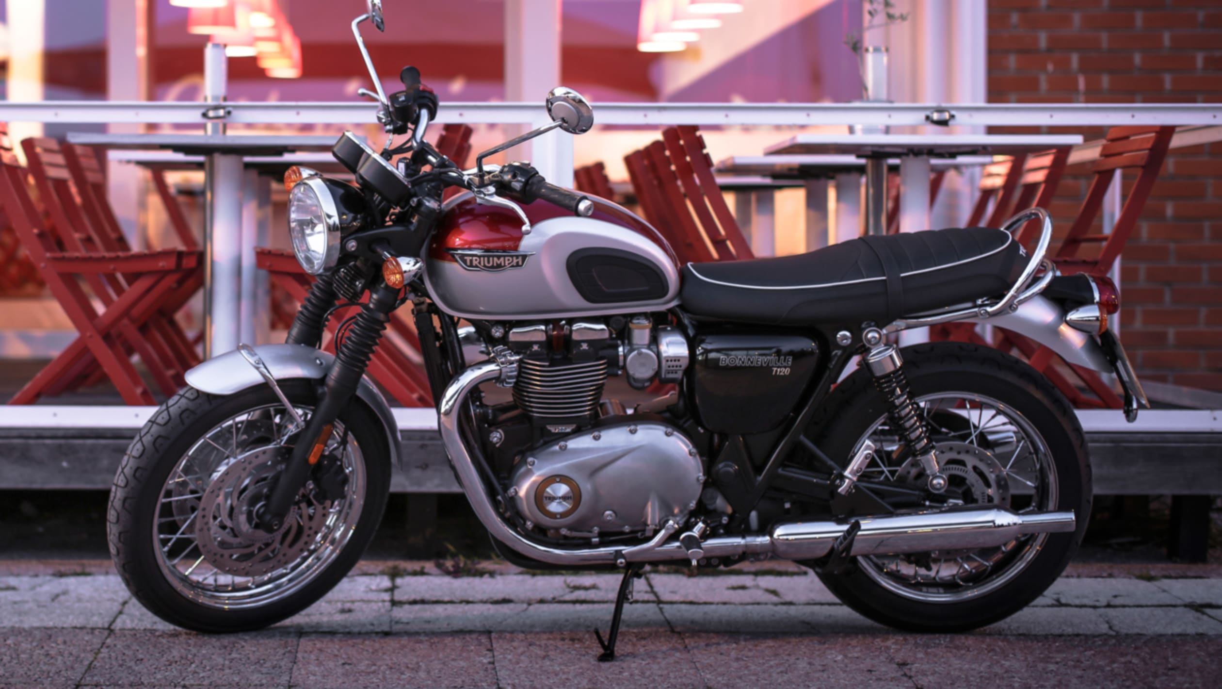 Triumph Bonneville T120 review - pictures | Auto Express