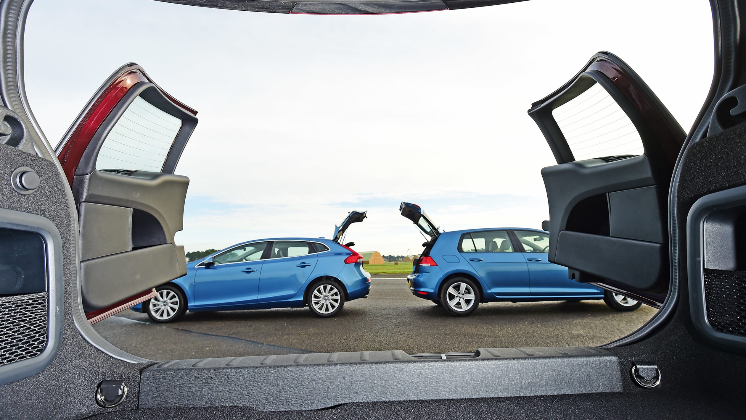 MINI Clubman vs Volkswagen Golf vs Volvo V40 road test - pictures ...