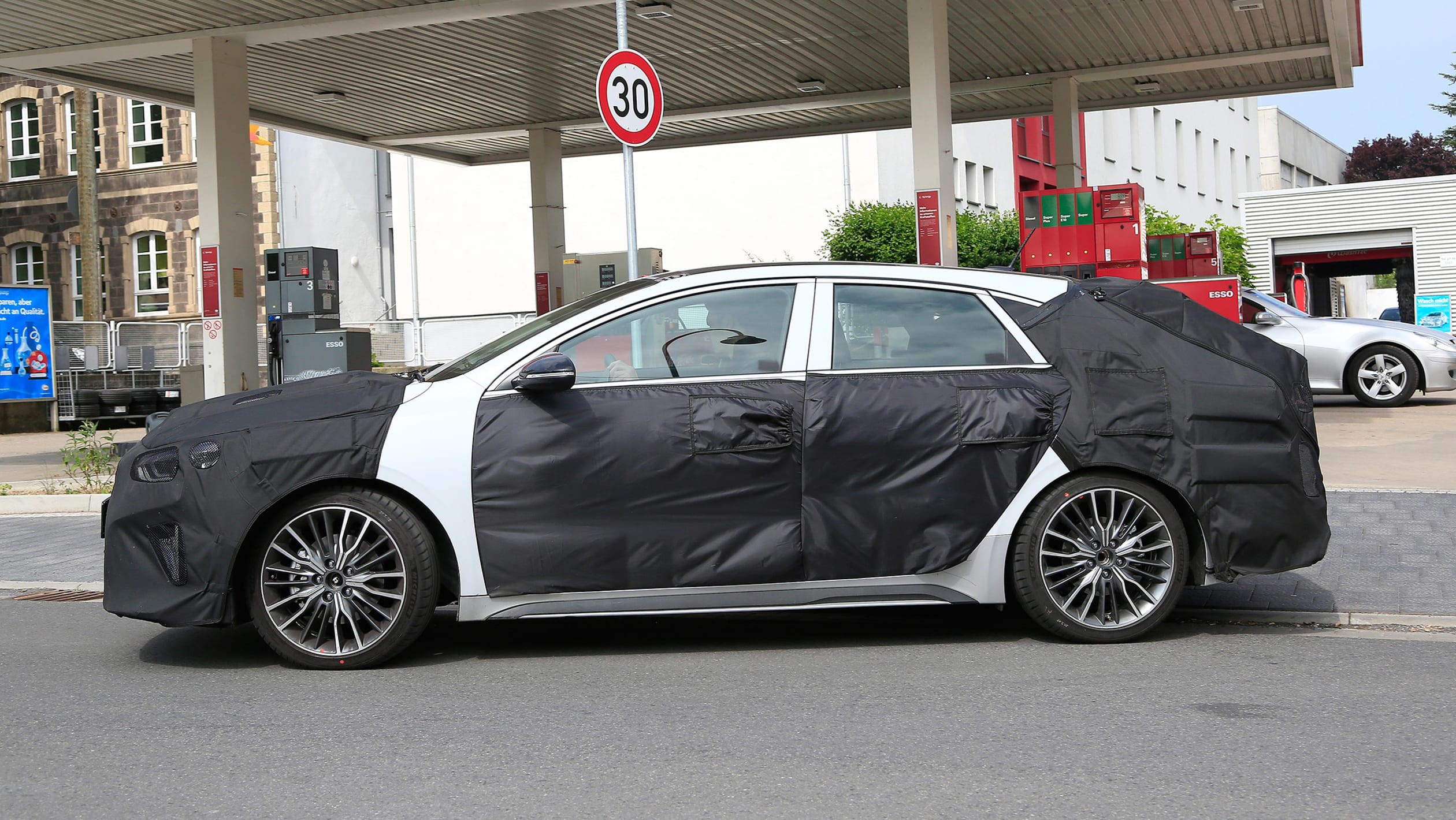 New Kia Proceed spied testing - pictures | Auto Express