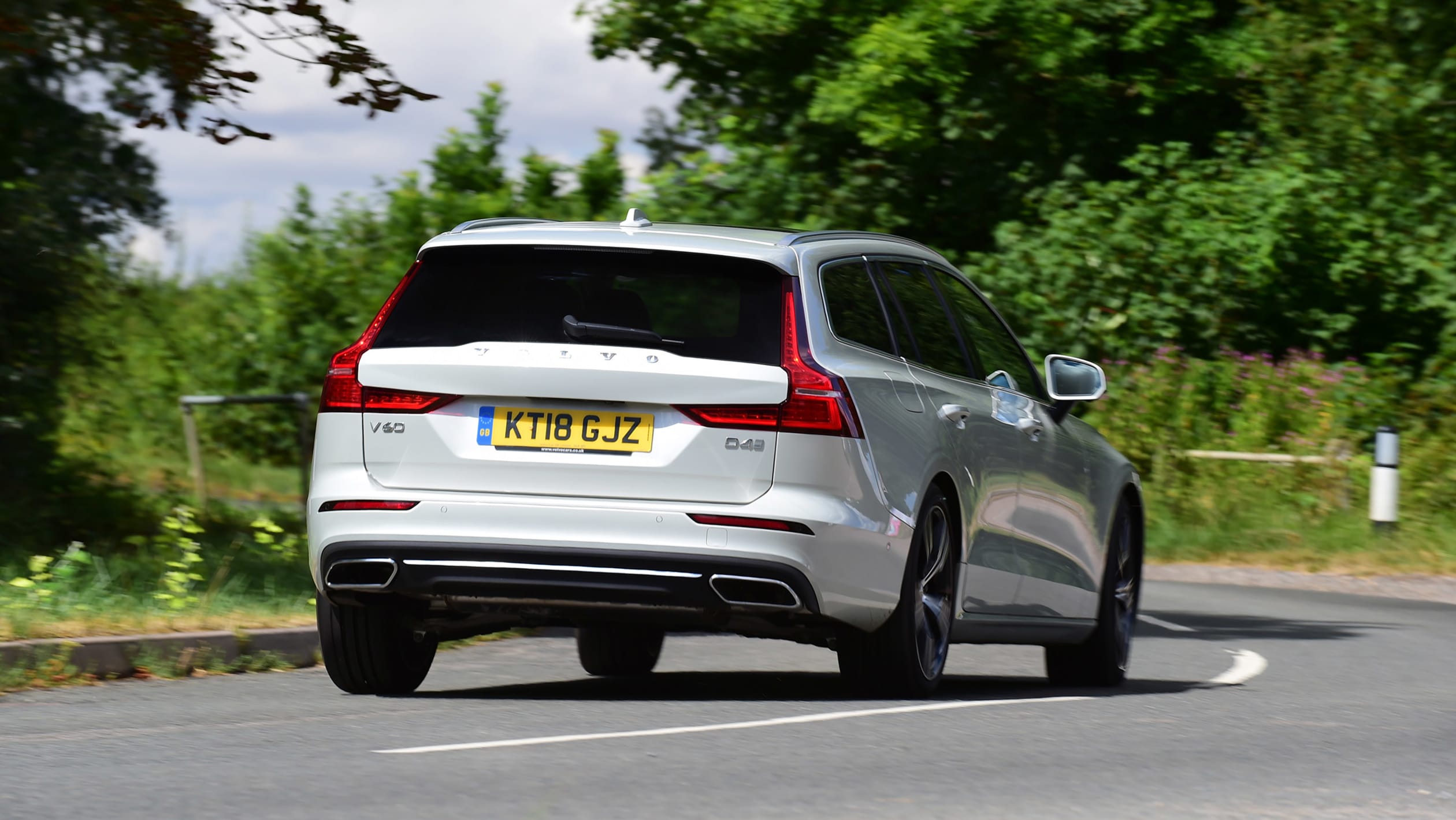 Volvo V60 vs Audi A4 Avant - pictures | Auto Express