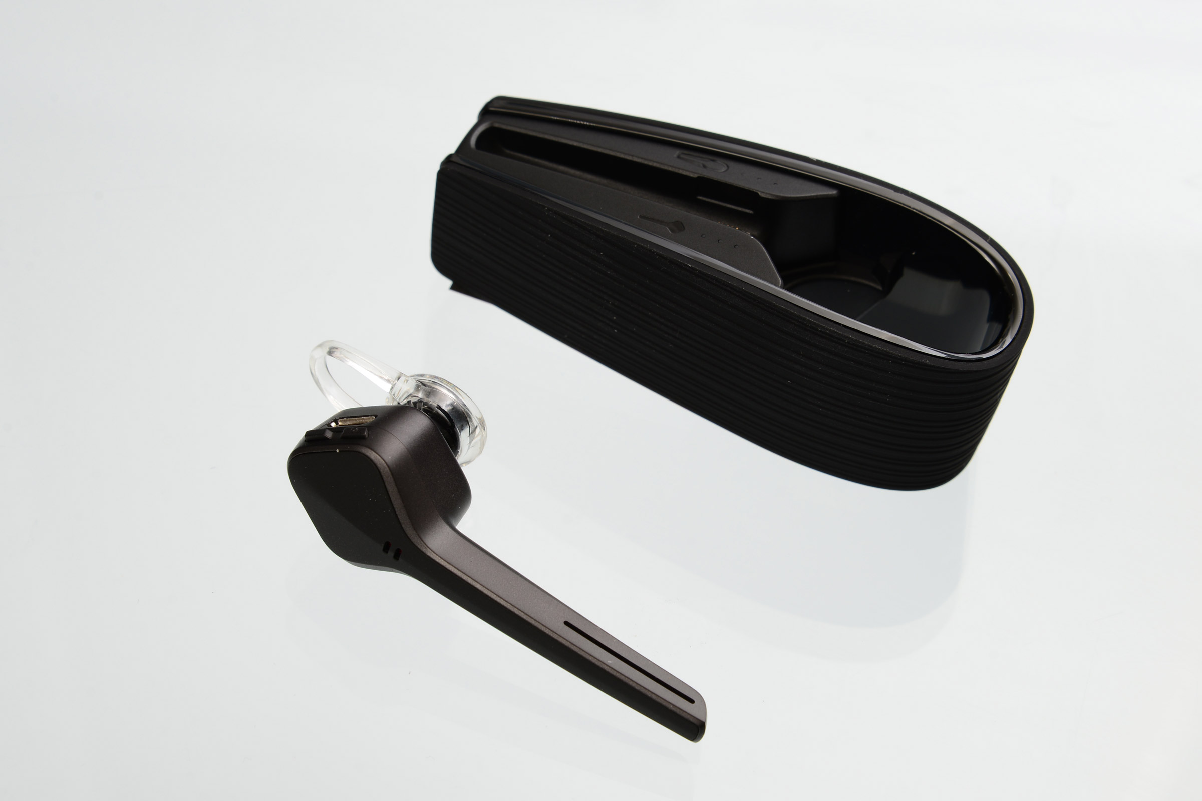 Earpiece: Plantronics Voyager Edge | Auto Express