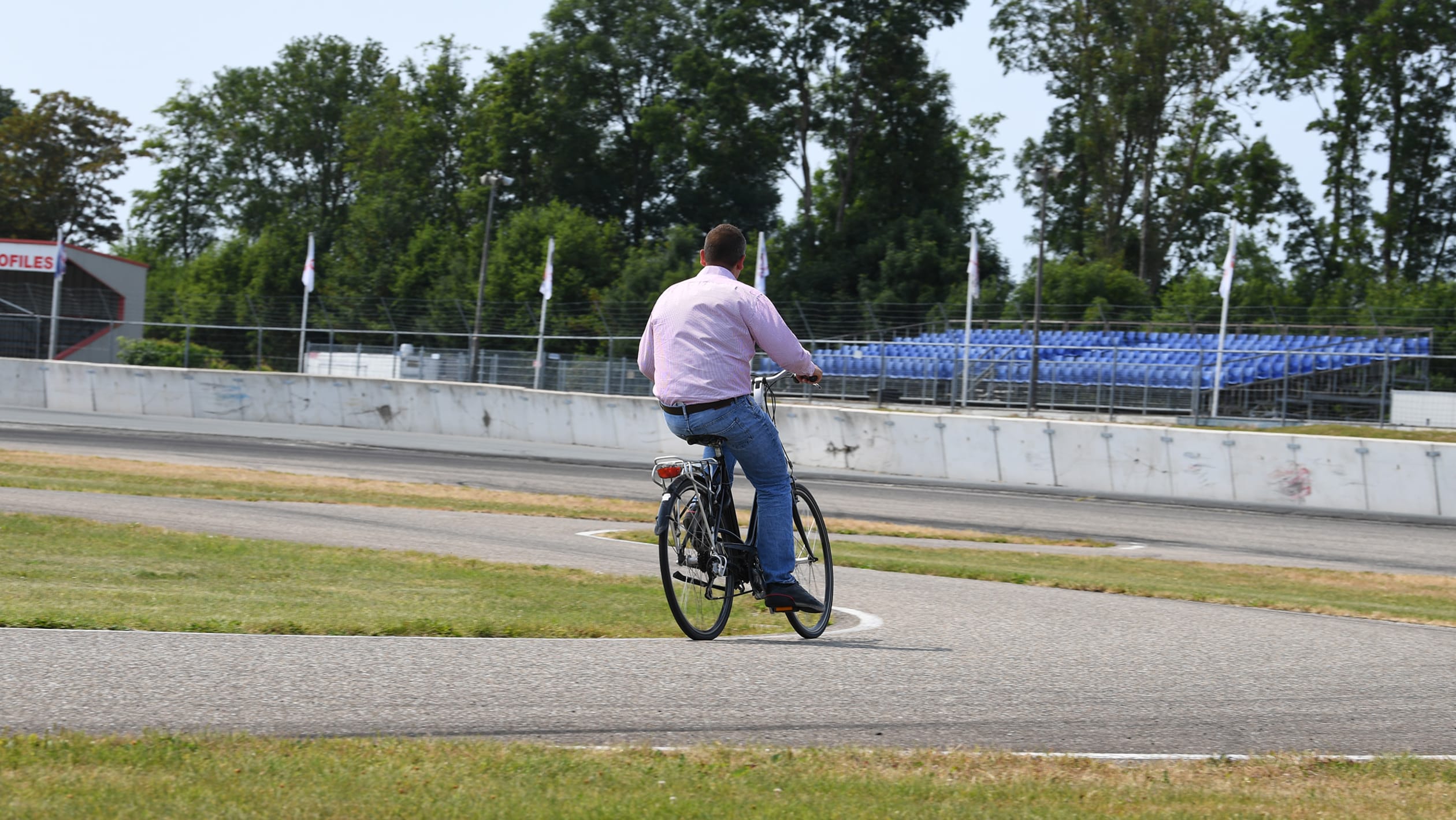 Pedal car for adults: bringing exercise to your commute – pictures ...