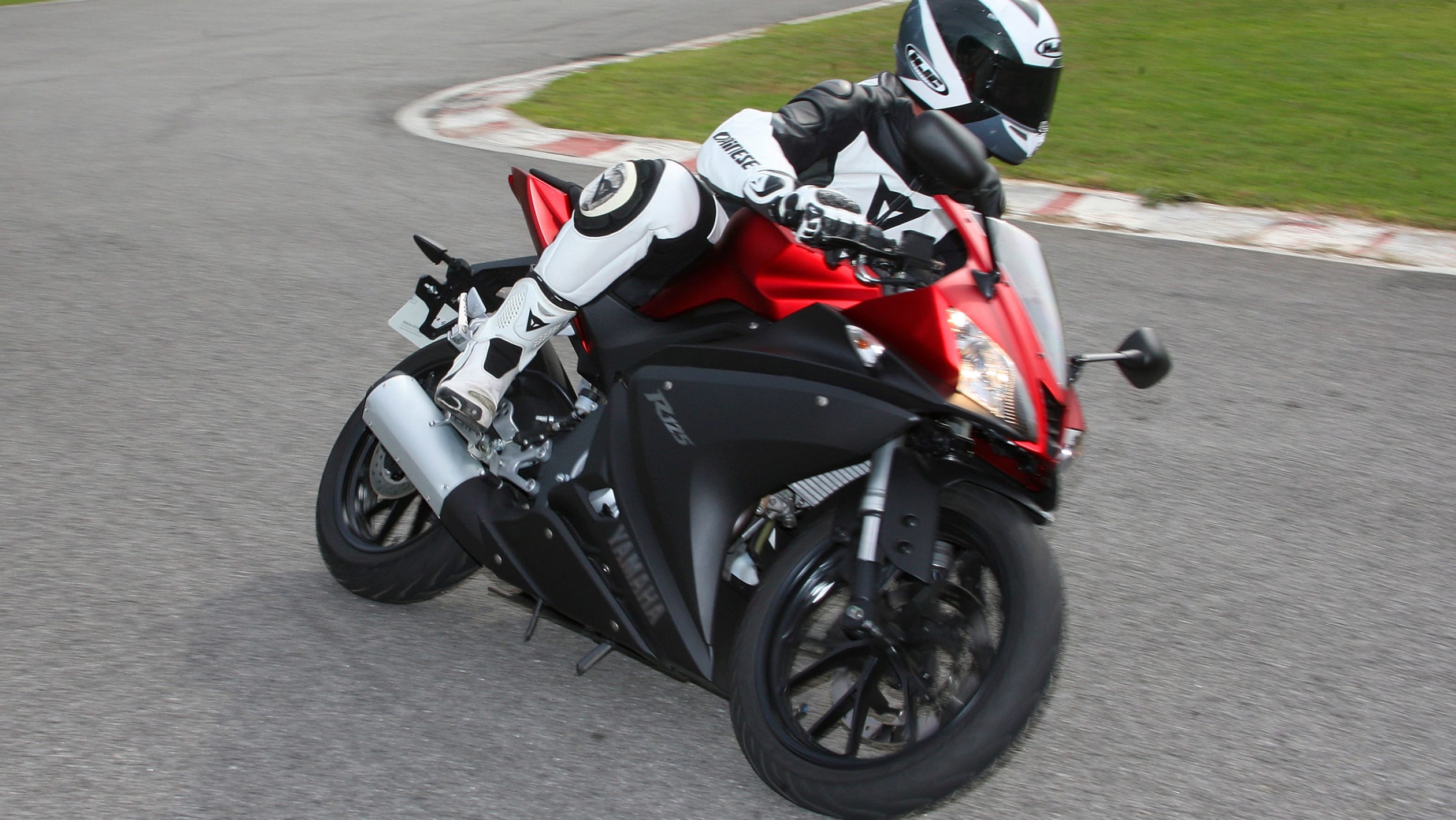 Yamaha YZF-R125 review - pictures | Auto Express