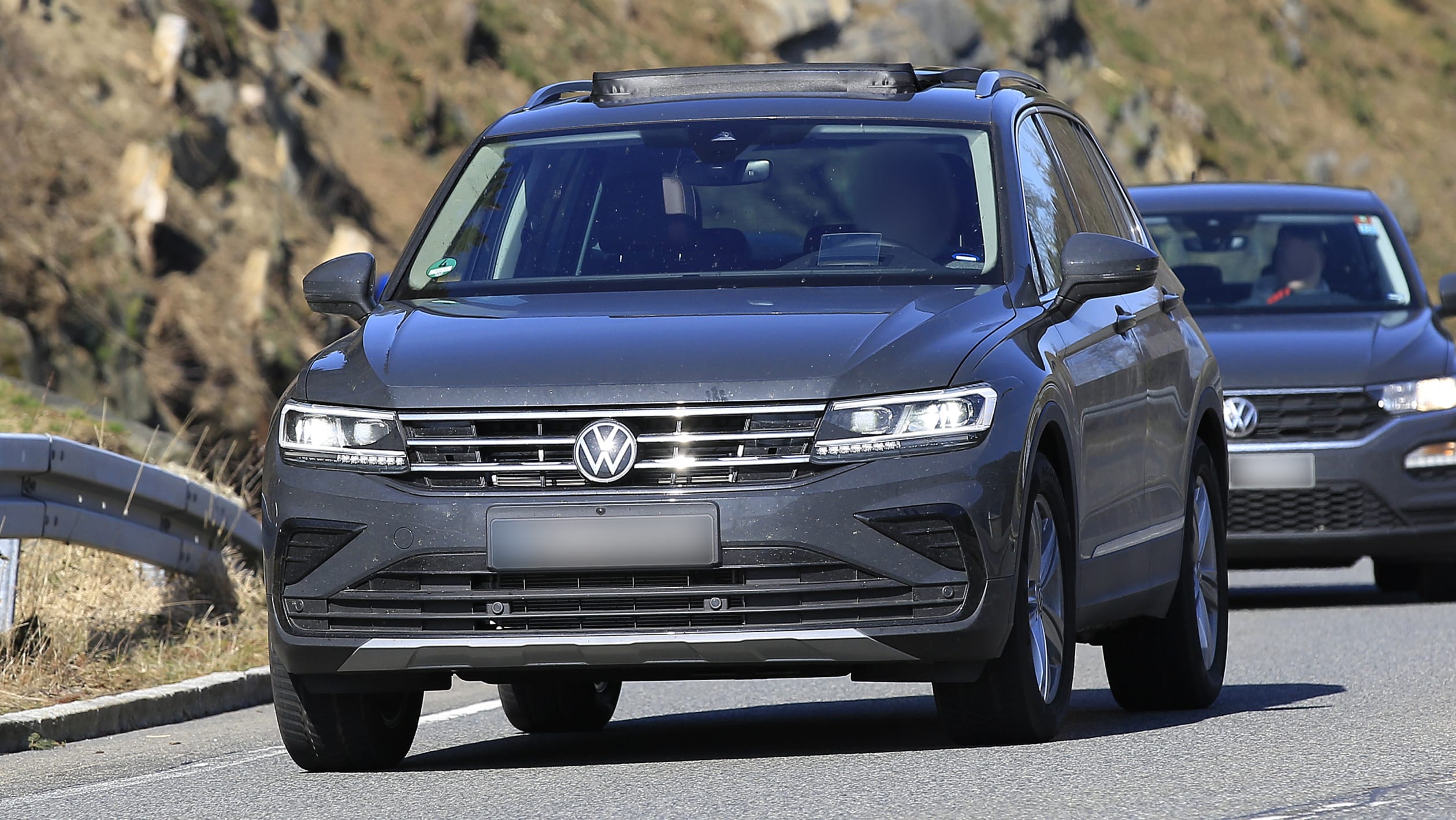 Volkswagen Tiguan 2020 facelift spy shots and teaser images - pictures ...