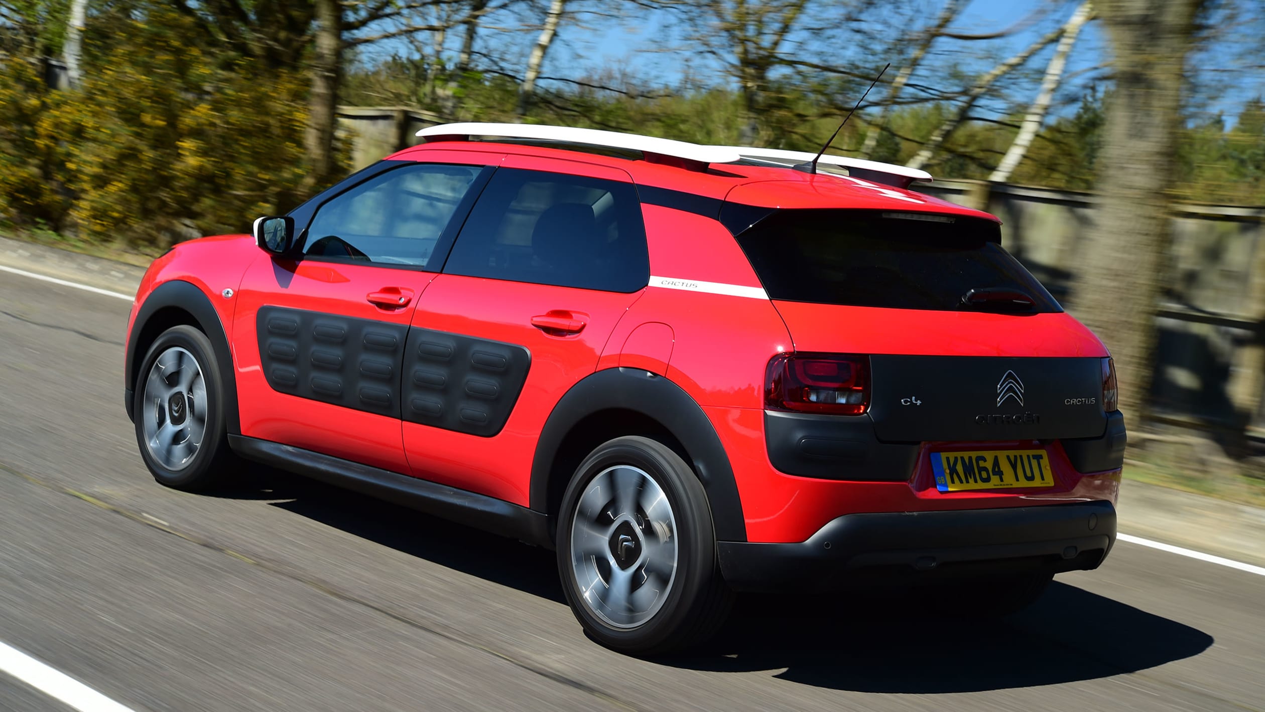Suzuki Vitara vs Citroen C4 Cactus & Renault Captur - pictures | Auto ...