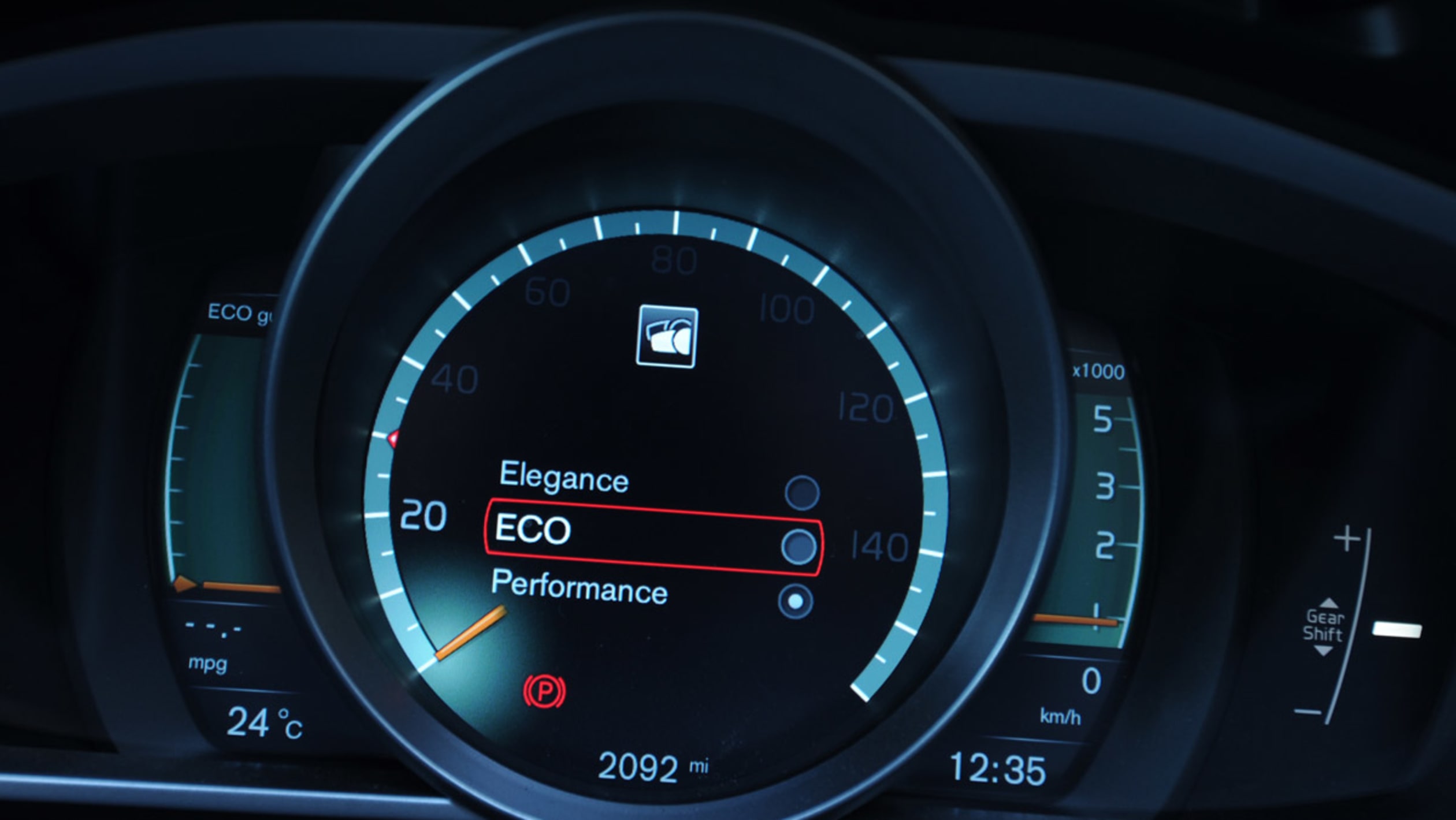 Volvo V40 pictures | Auto Express