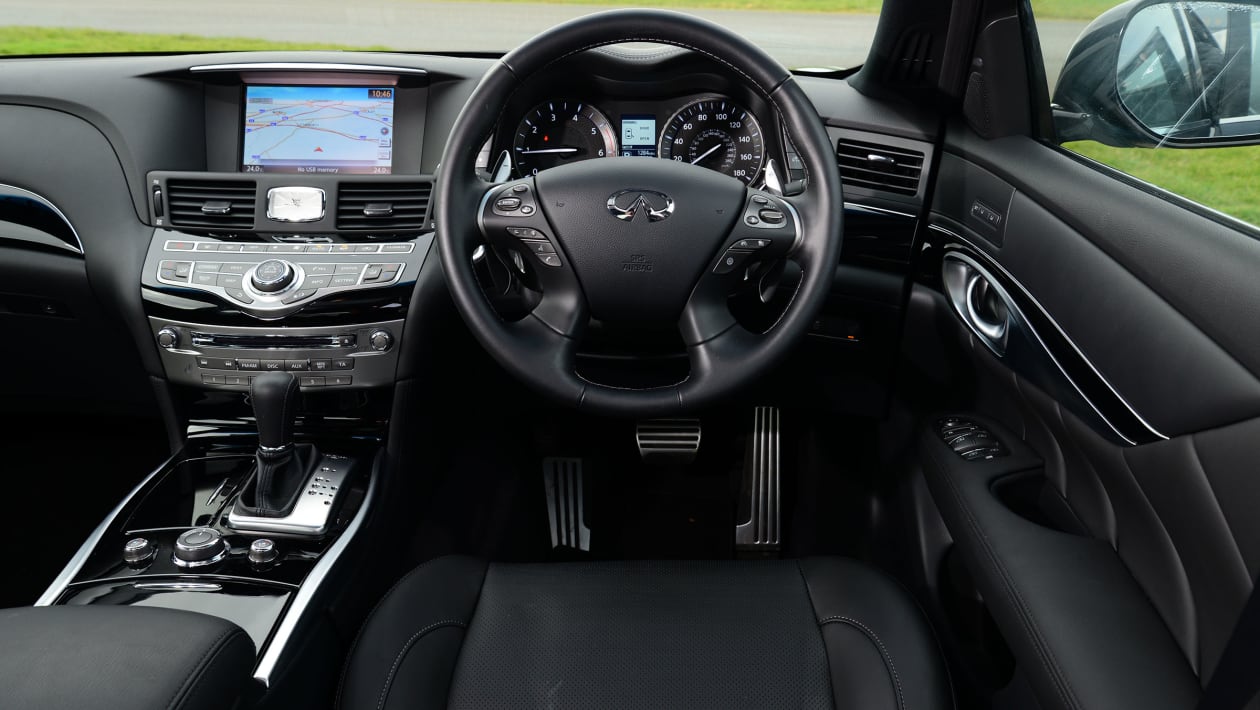Infiniti Q70 vs Audi A6 - pictures | Auto Express