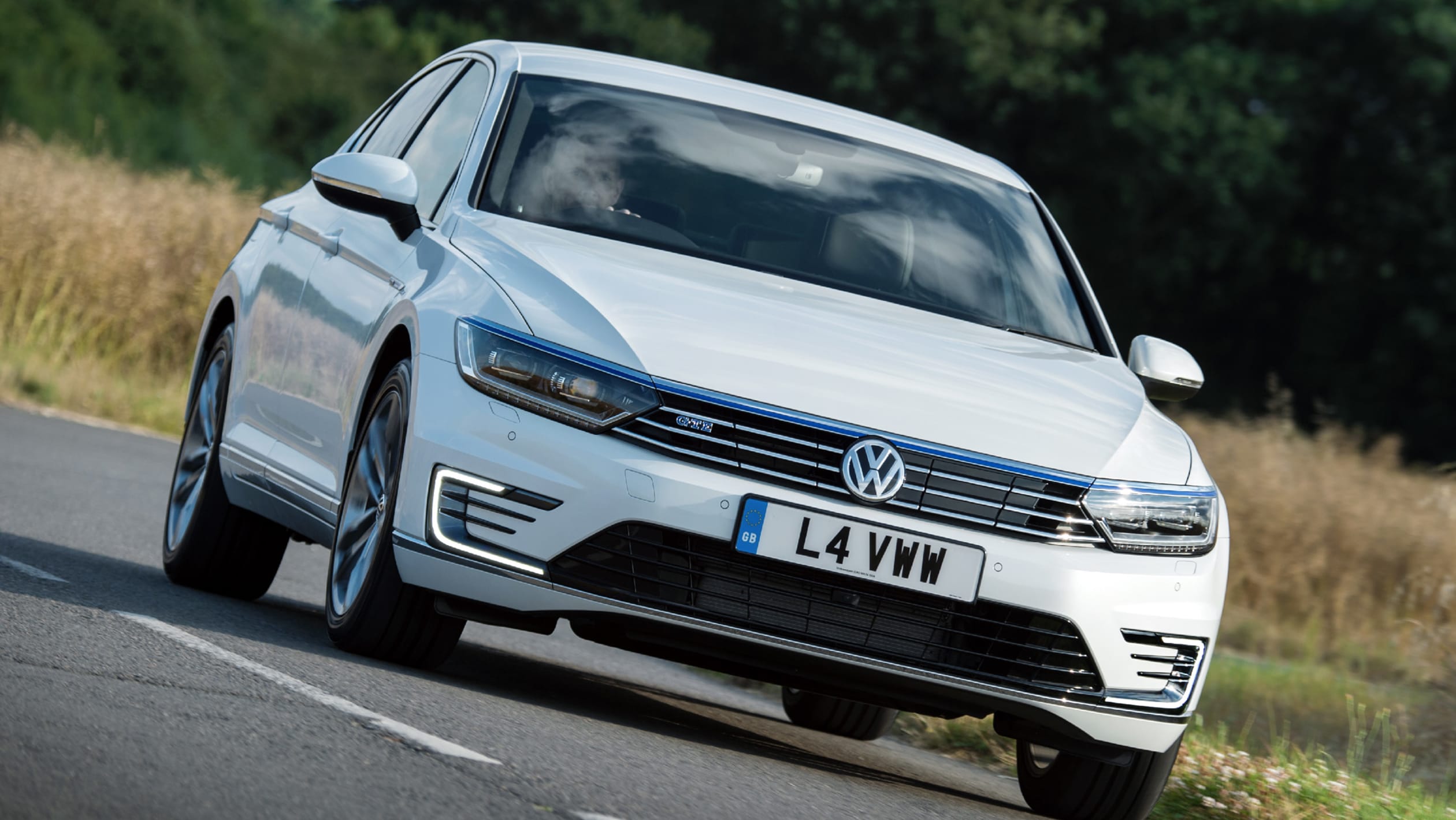 New Volkswagen Passat GTE 2016 UK review - pictures | Auto Express