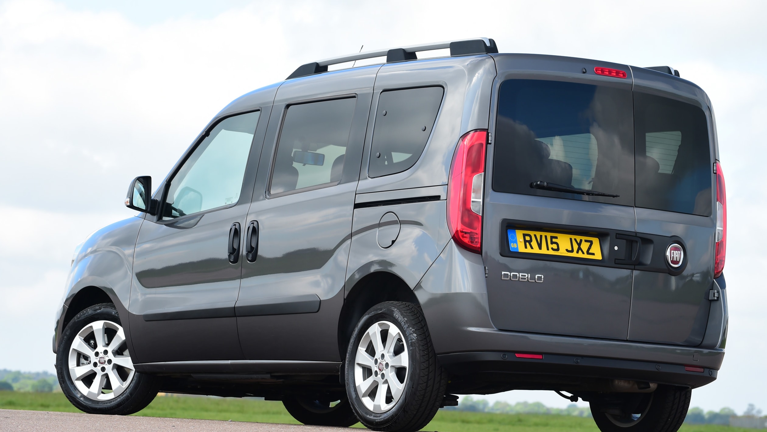 Fiat Doblo vs Citroen Berlingo vs Ford Tourneo Connect - pictures ...