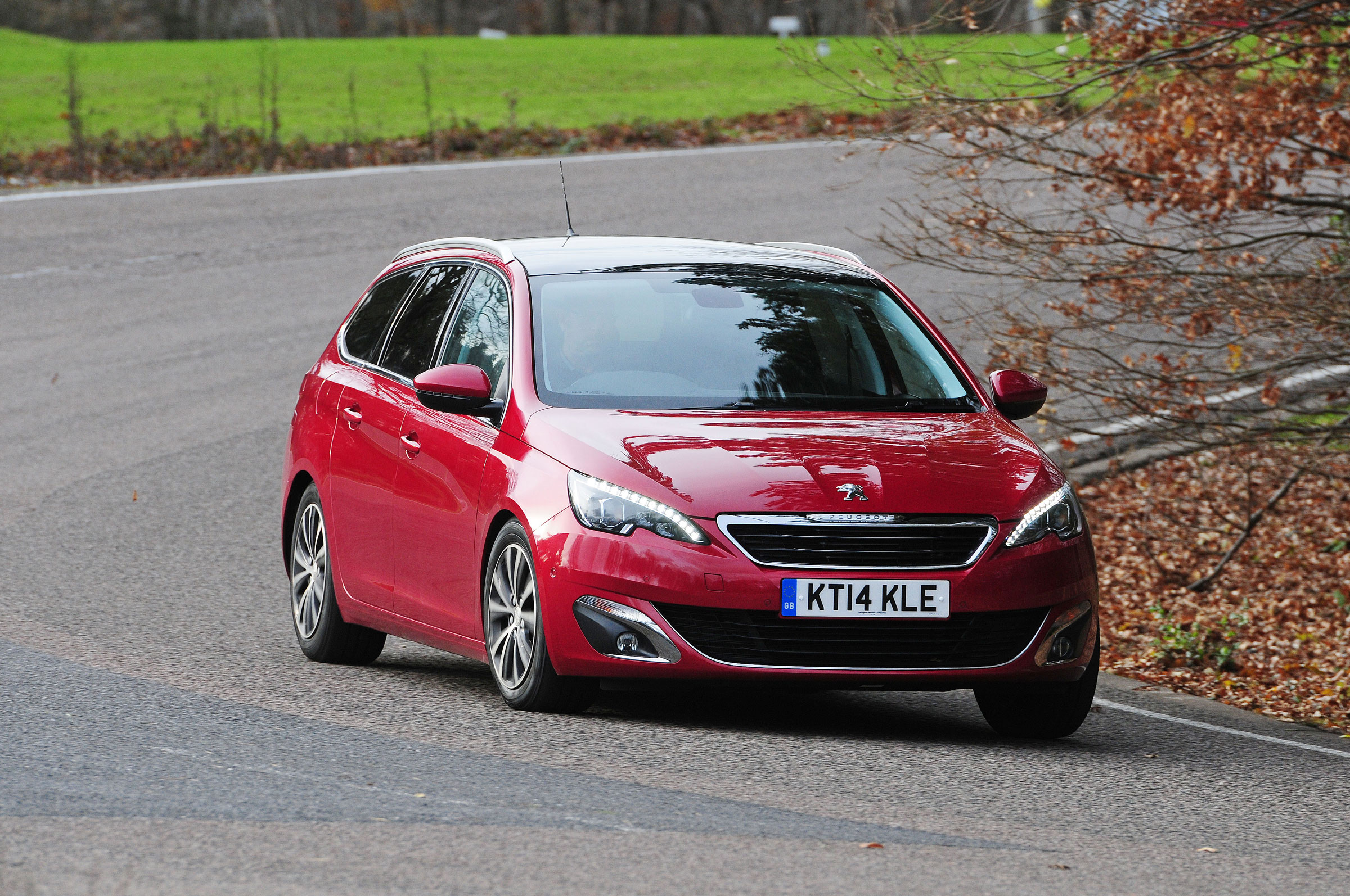 Peugeot 308 SW Access PureTech 1.2 e-THP 110 S&S | Auto Express