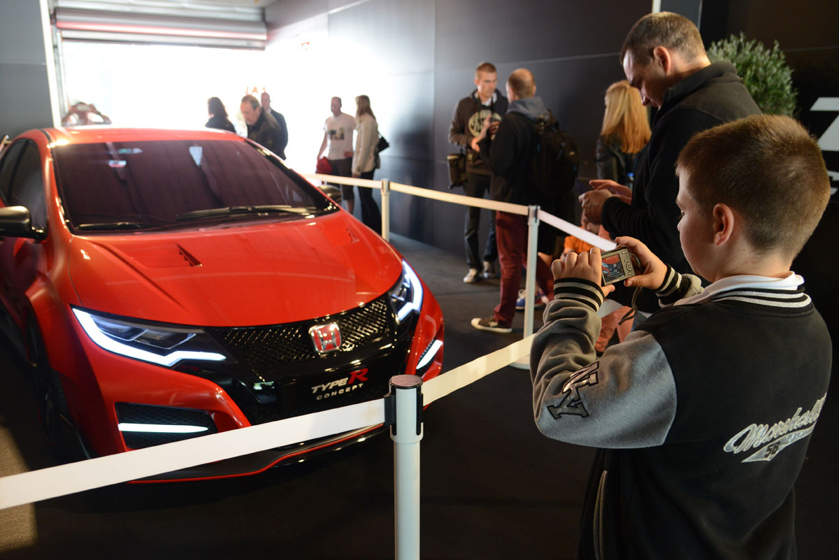 New Honda Civic Type-R concept meets its fans | Auto Express