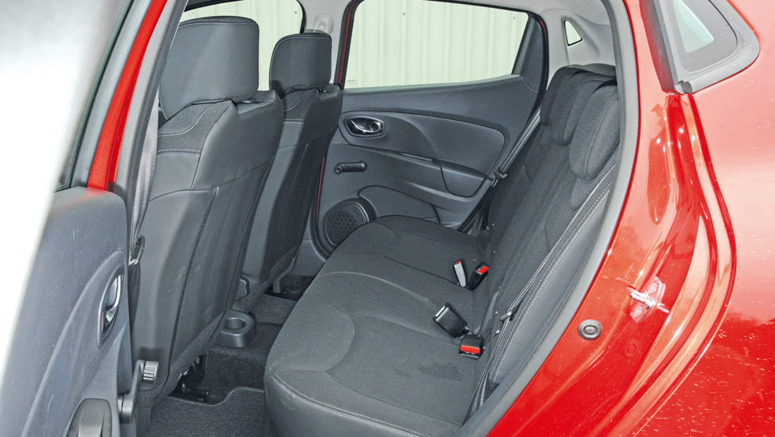 Renault Clio 0.9 TCe Dynamique pictures | Auto Express