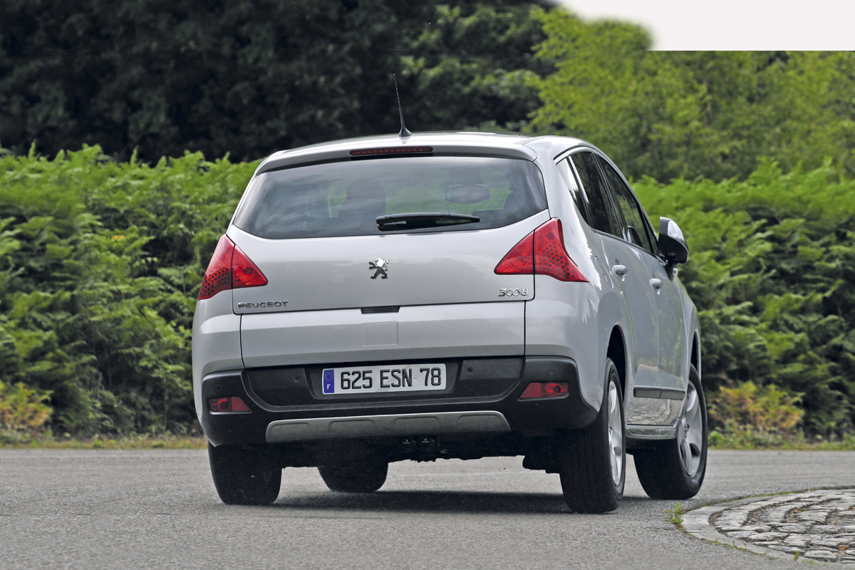 Peugeot 3008 1.6 Exclusive | Auto Express