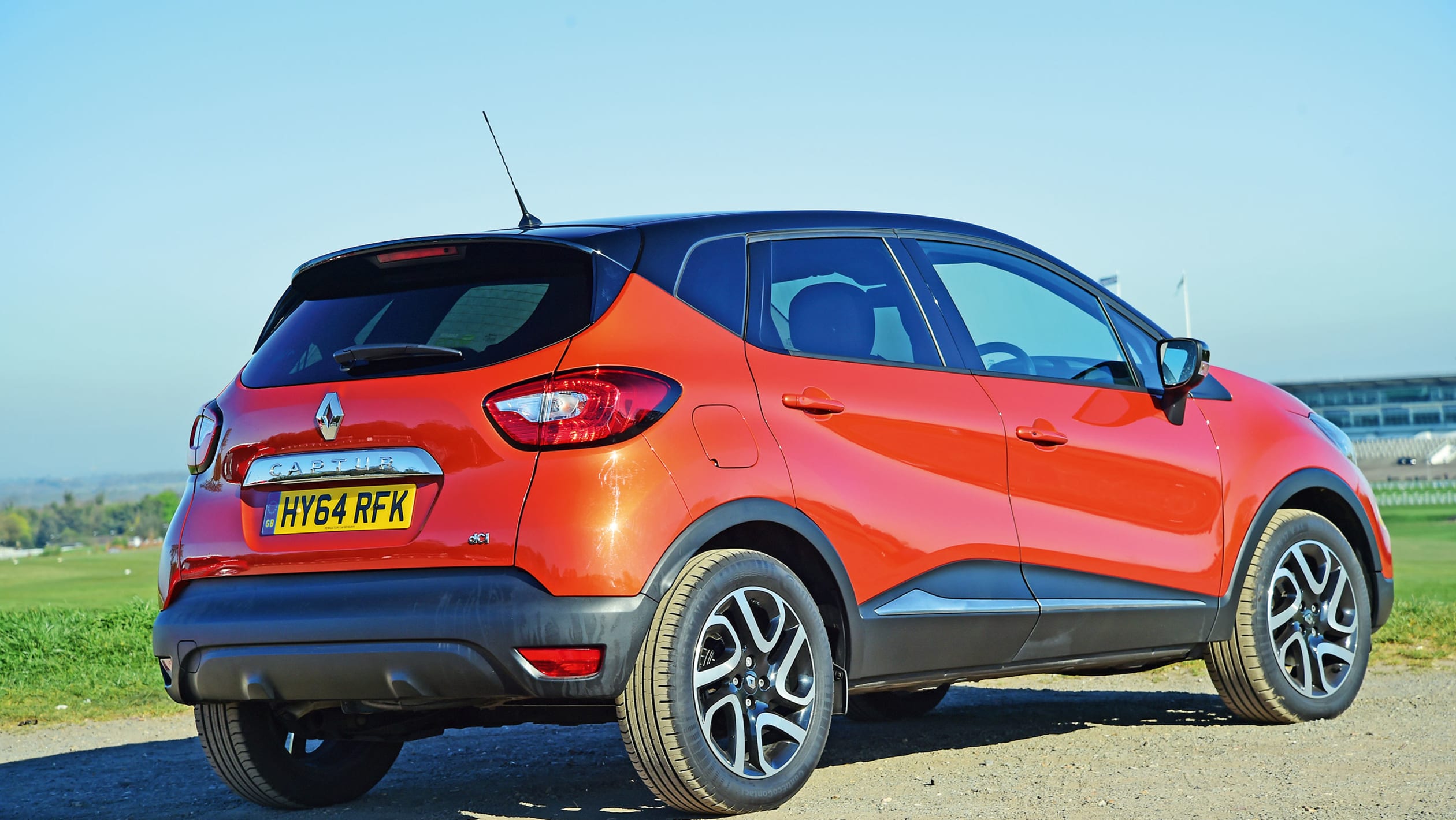 Suzuki Vitara vs Citroen C4 Cactus & Renault Captur - pictures | Auto ...