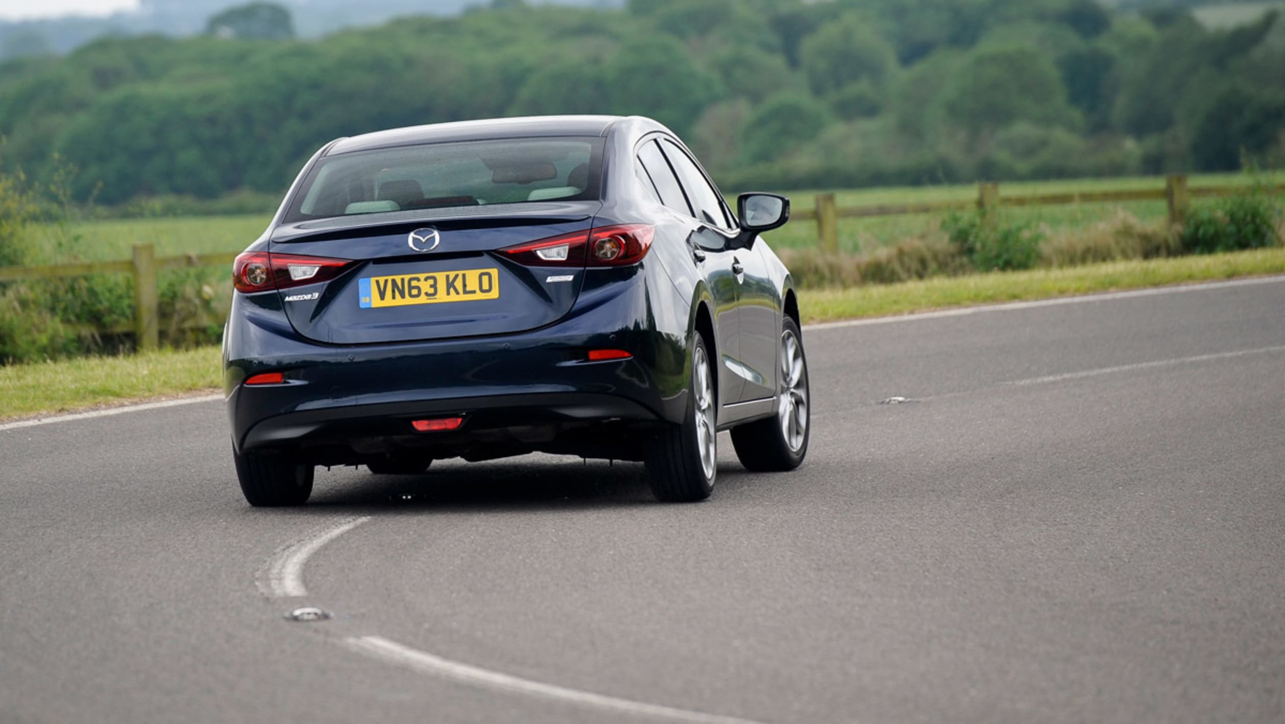 Mazda 3 Fastback 2014 - pictures | Auto Express