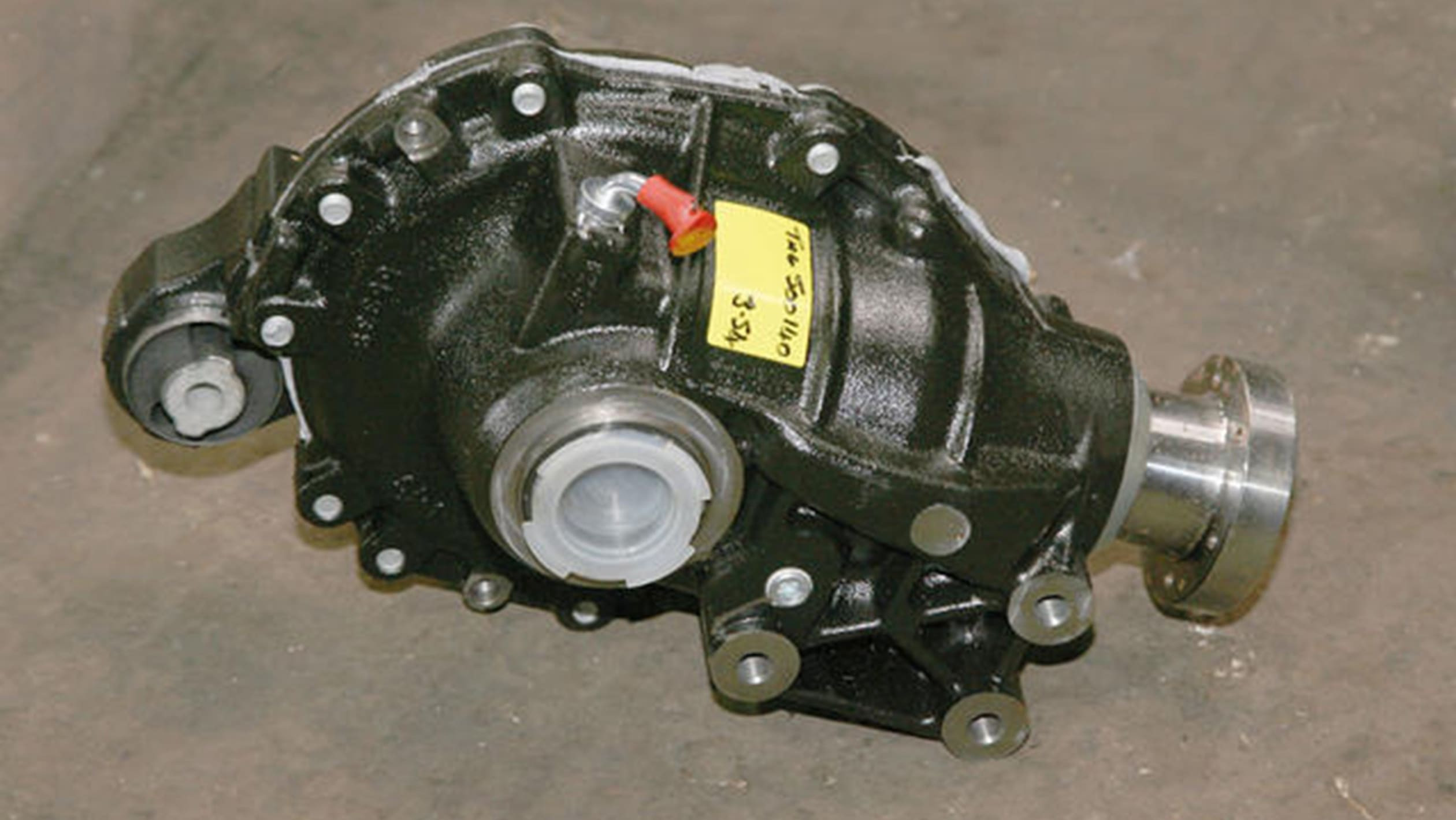 Replacing a Discovery 3 front differential - pictures | Auto Express