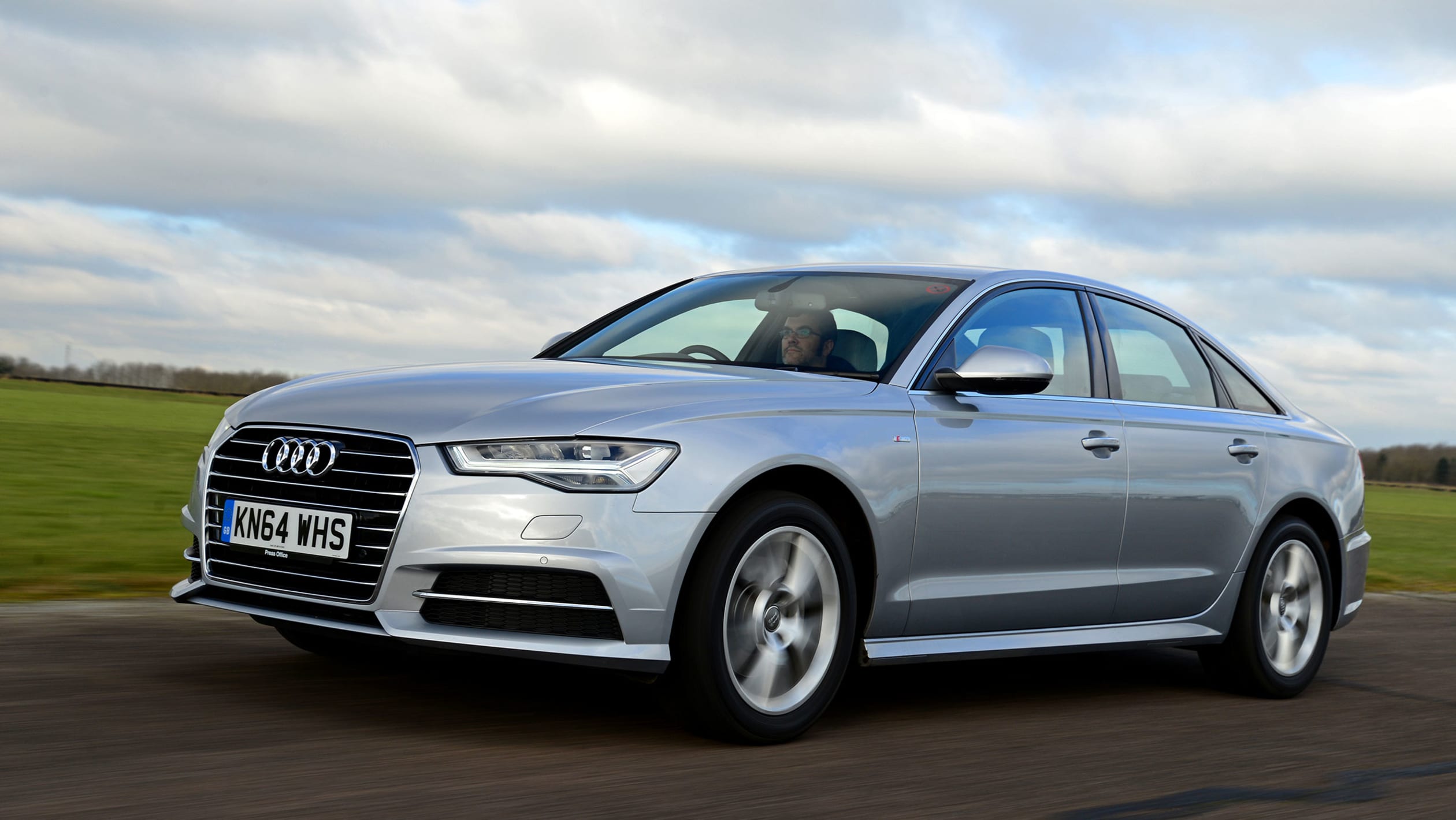 Infiniti Q70 vs Audi A6 - pictures | Auto Express