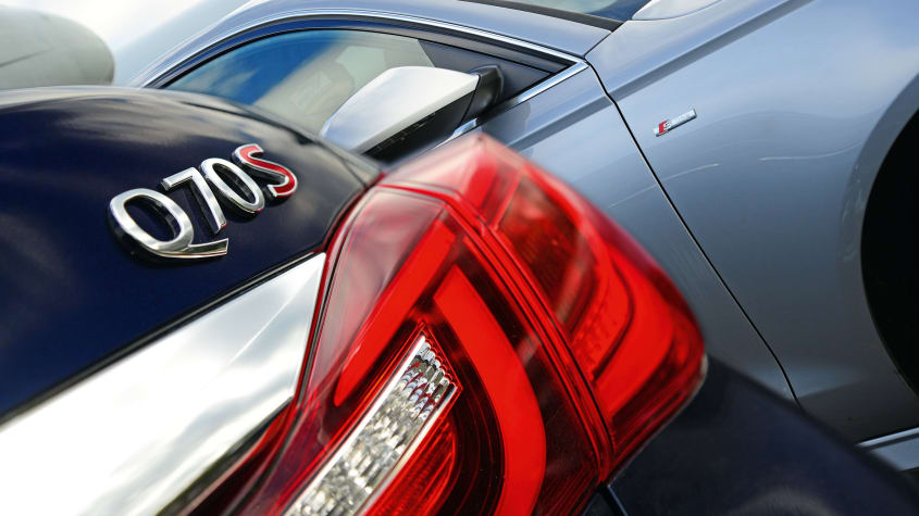 Infiniti Q70 vs Audi A6 | Auto Express