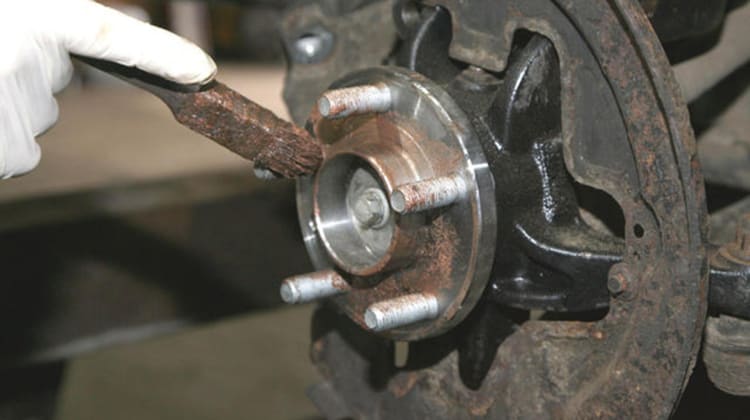 How to replace the wheel bearings on a Freelander 2 - pictures | Auto ...