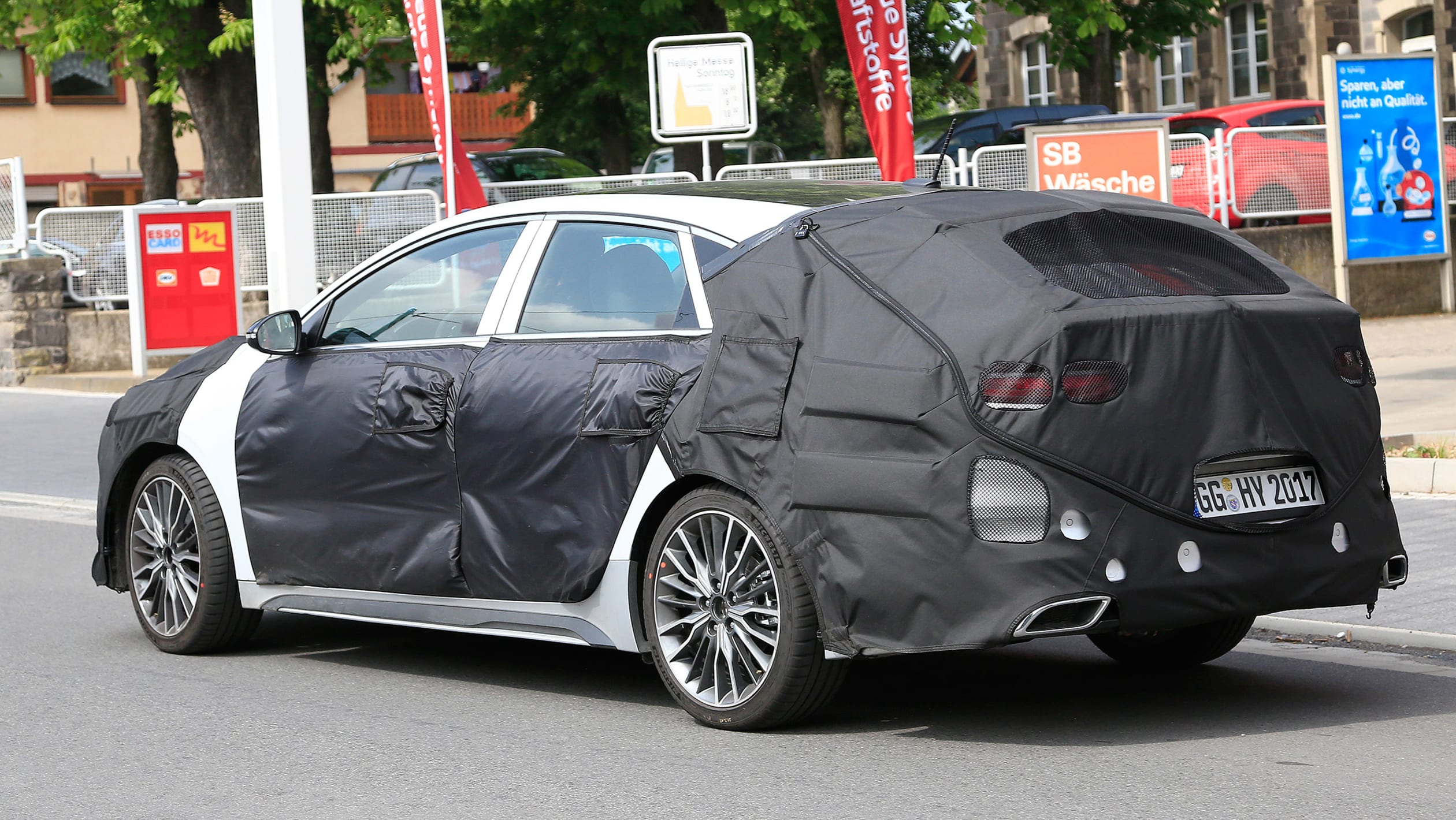 New Kia Proceed spied testing - pictures | Auto Express