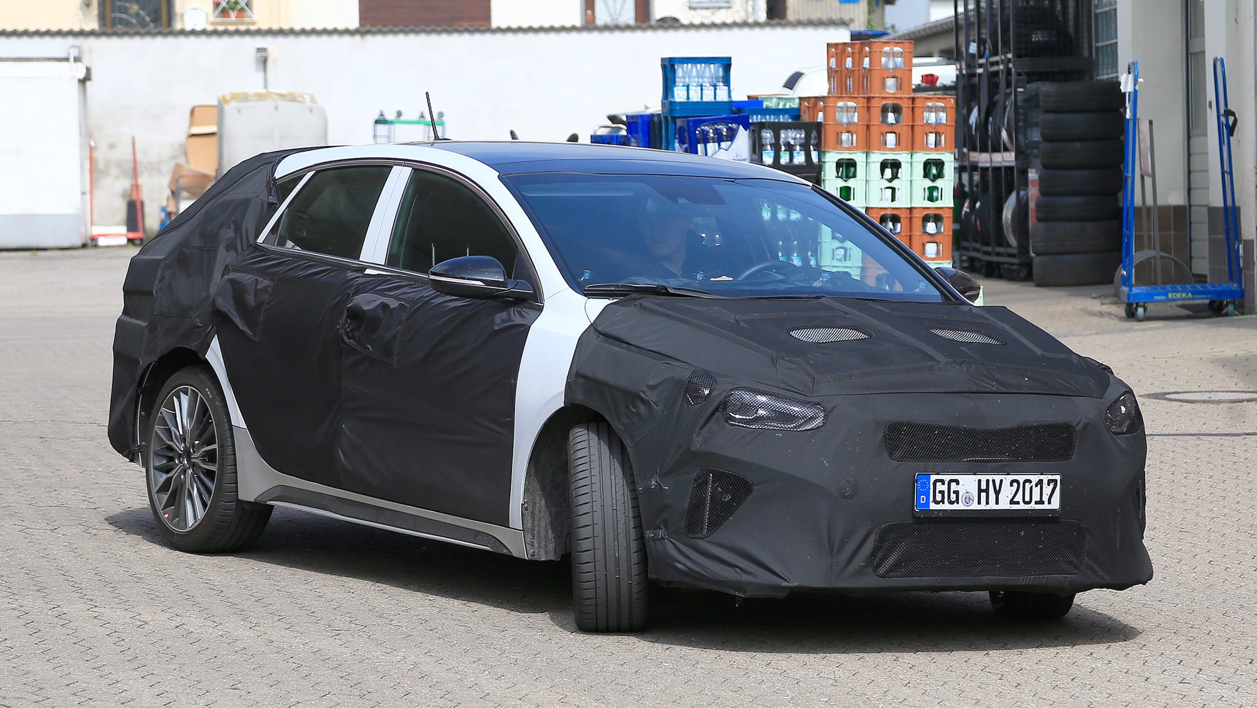New Kia Proceed spied testing - pictures | Auto Express