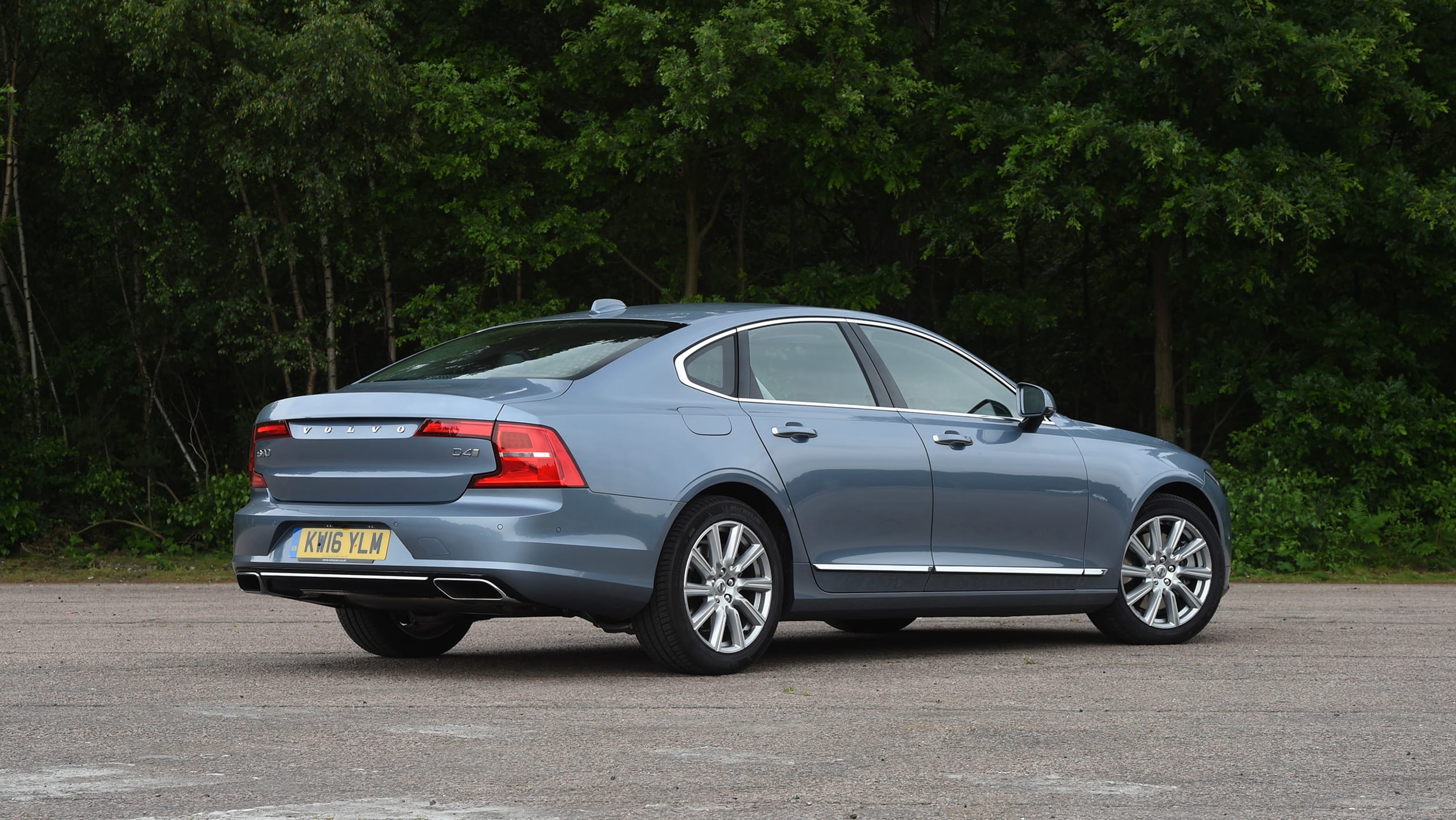 Volvo S90 vs Mercedes E-Class - pictures | Auto Express