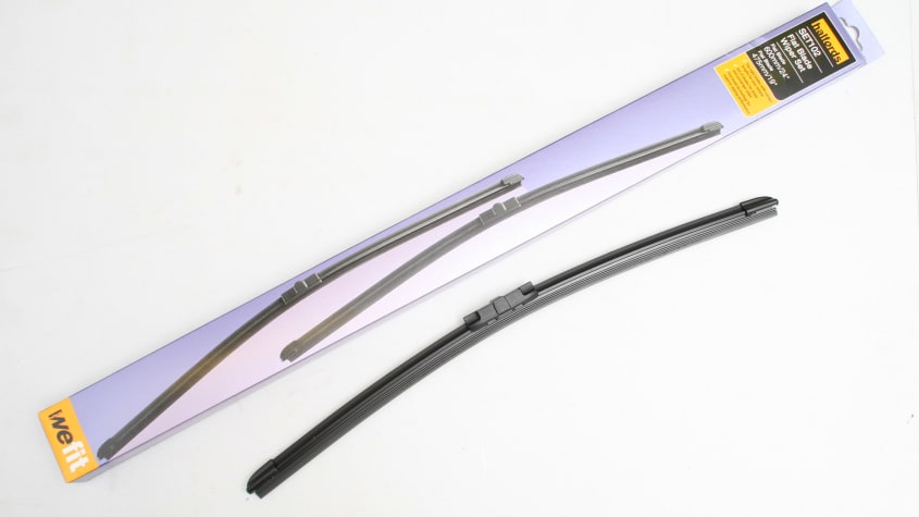 Halfords Flat Wiper Blade Set review | Auto Express