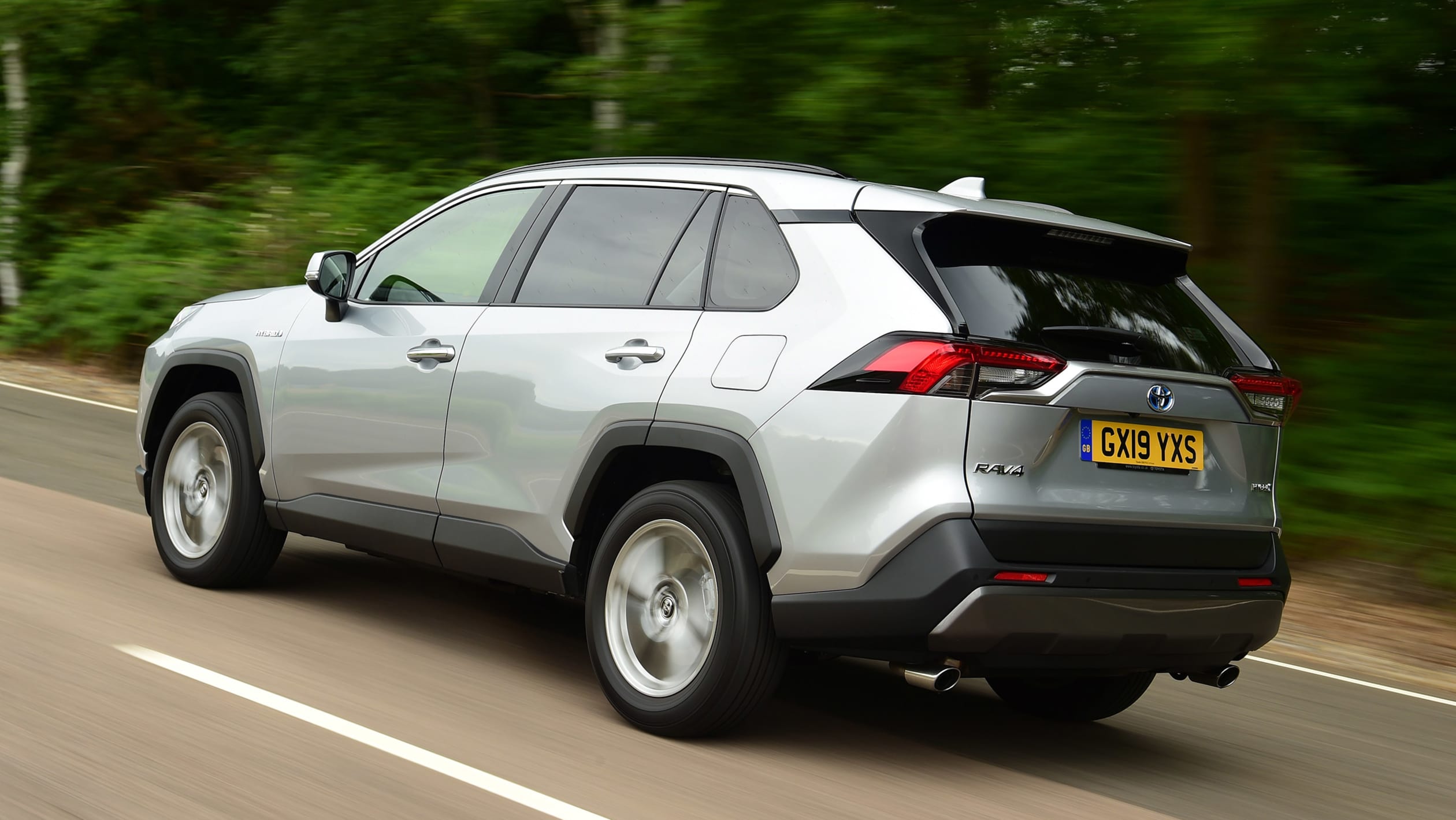 Toyota RAV4 vs Honda CR-V - pictures | Auto Express